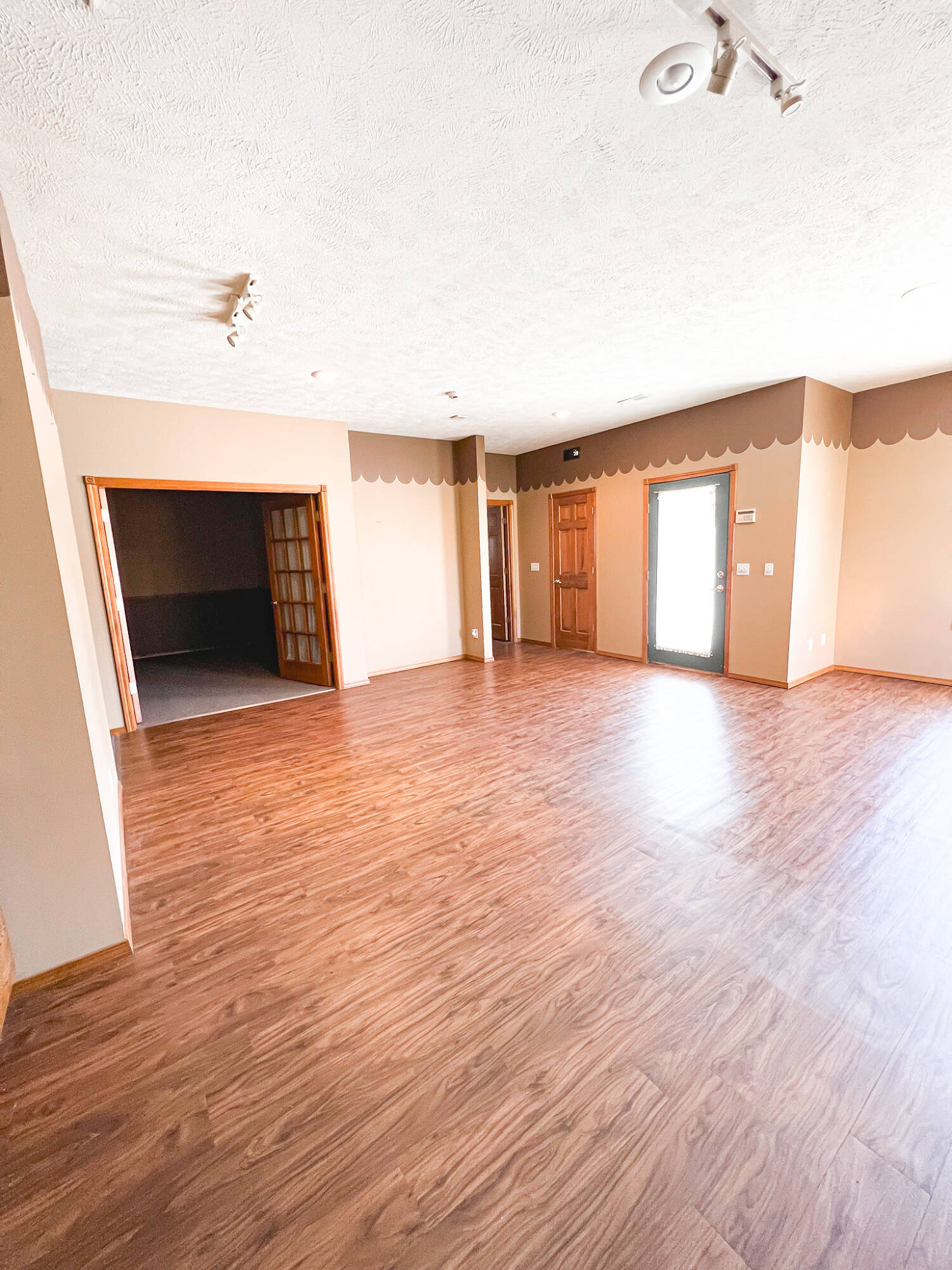 121 E Pine St, Strafford, MO 65757 | Crexi.com