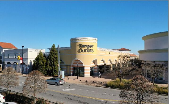 152 The Arches Cir, Deer Park, NY 11729 | Crexi.com