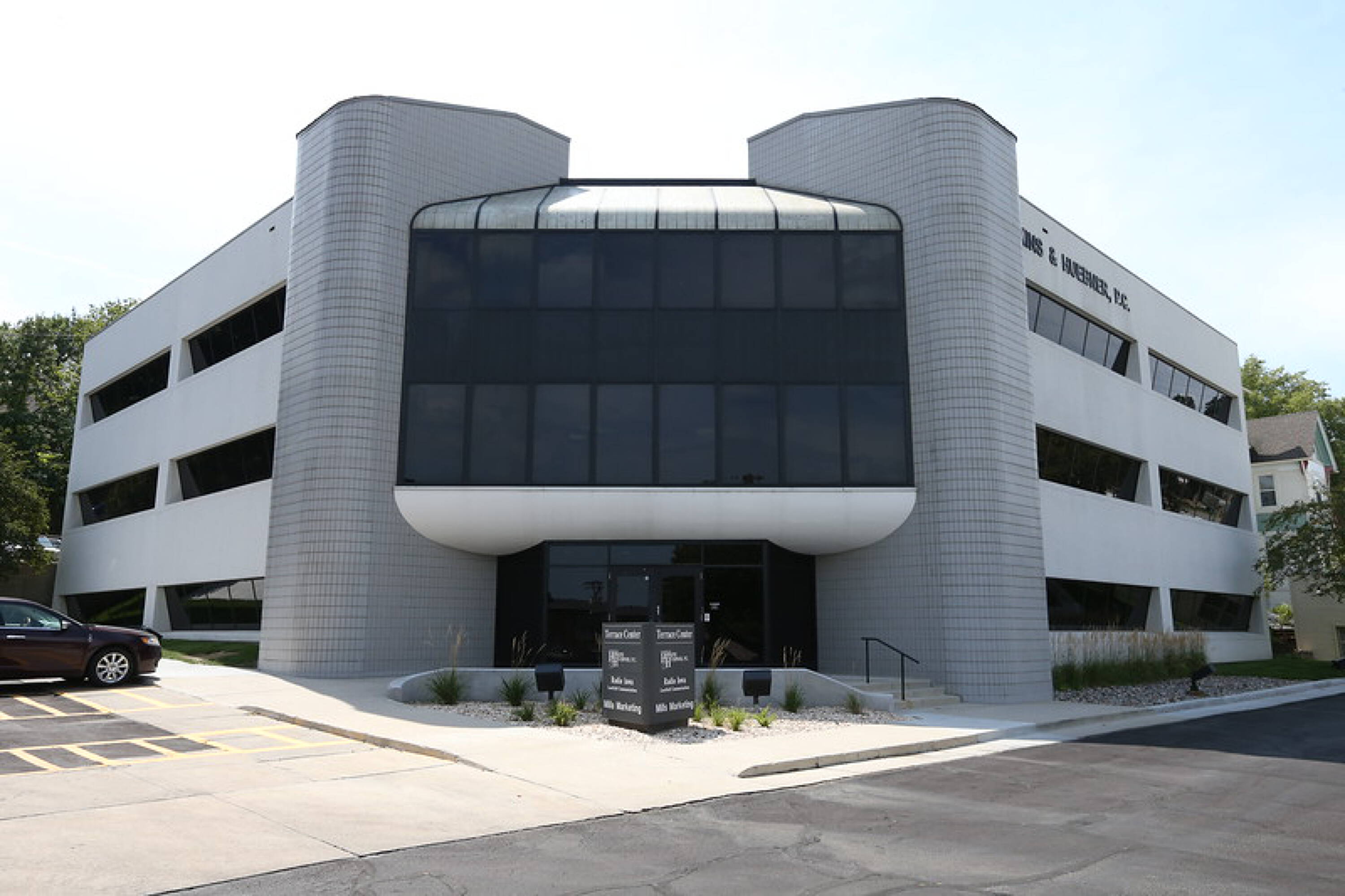 2700 Grand Ave, Des Moines, IA 50312 | Crexi.com