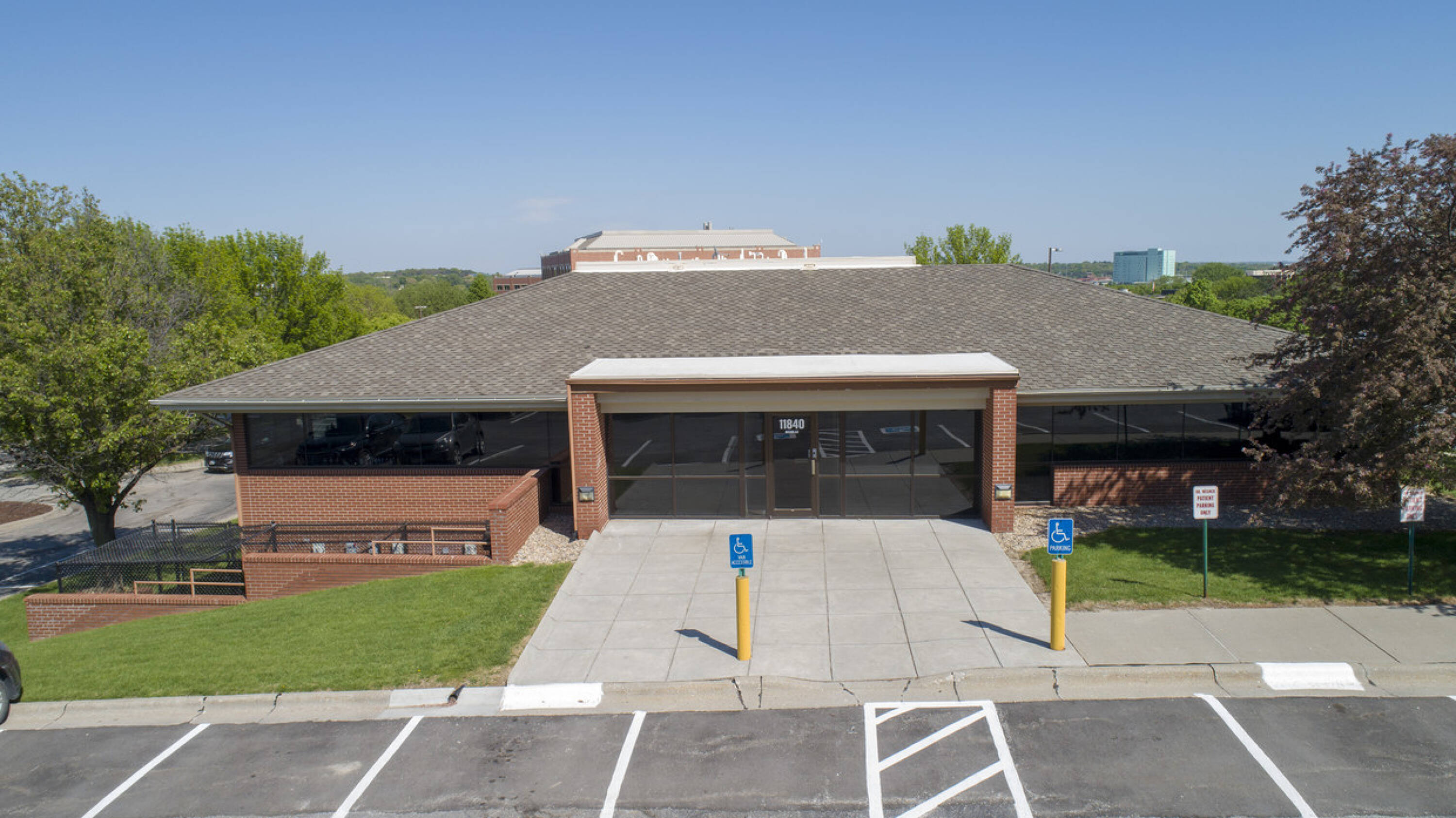 11840 NICHOLAS ST Omaha NE 68154-4475 APN: 1919874300 | Crexi.com