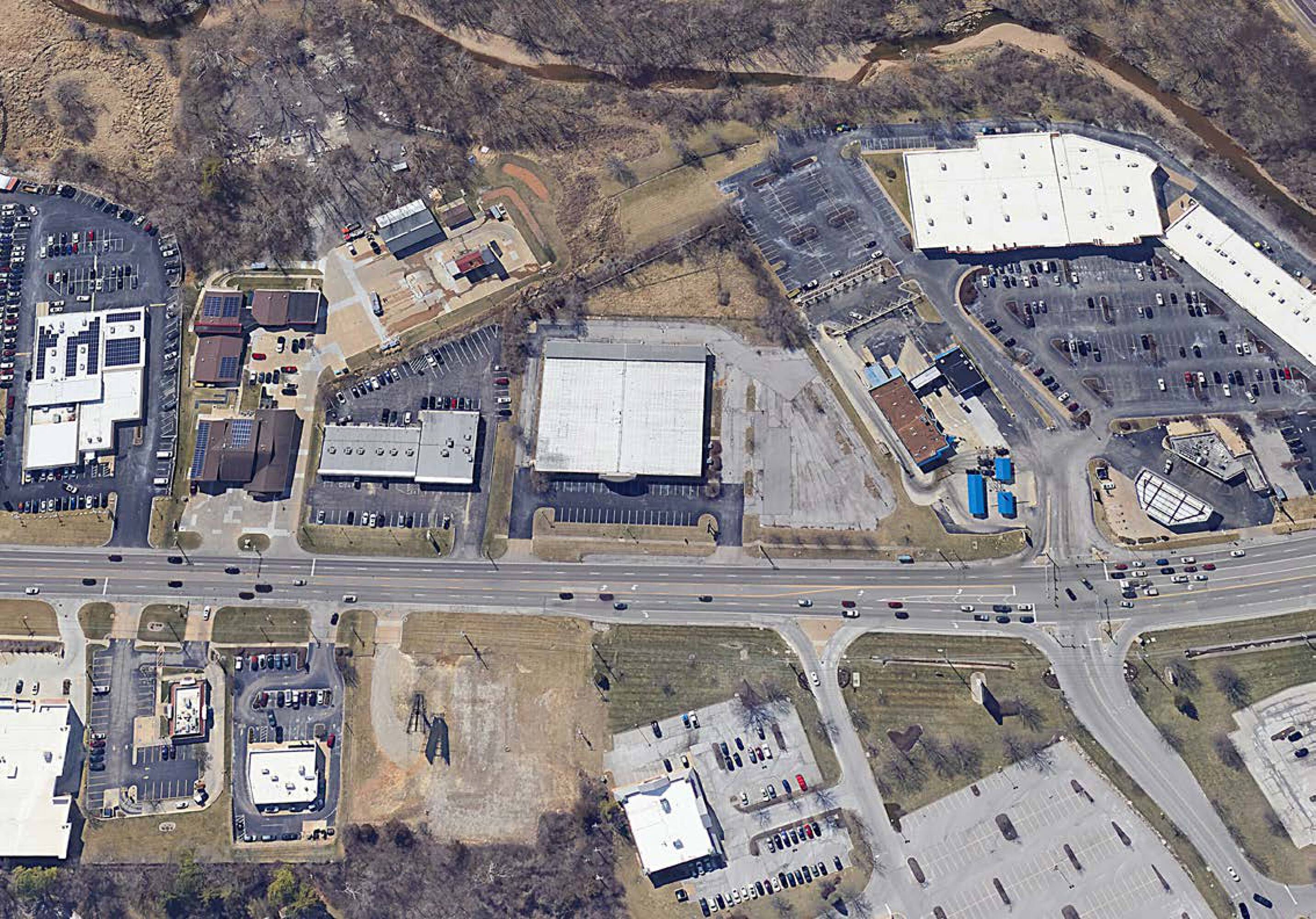 13850 MANCHESTER RD Ballwin MO 63011-4504 APN: 22P120163 | Crexi.com