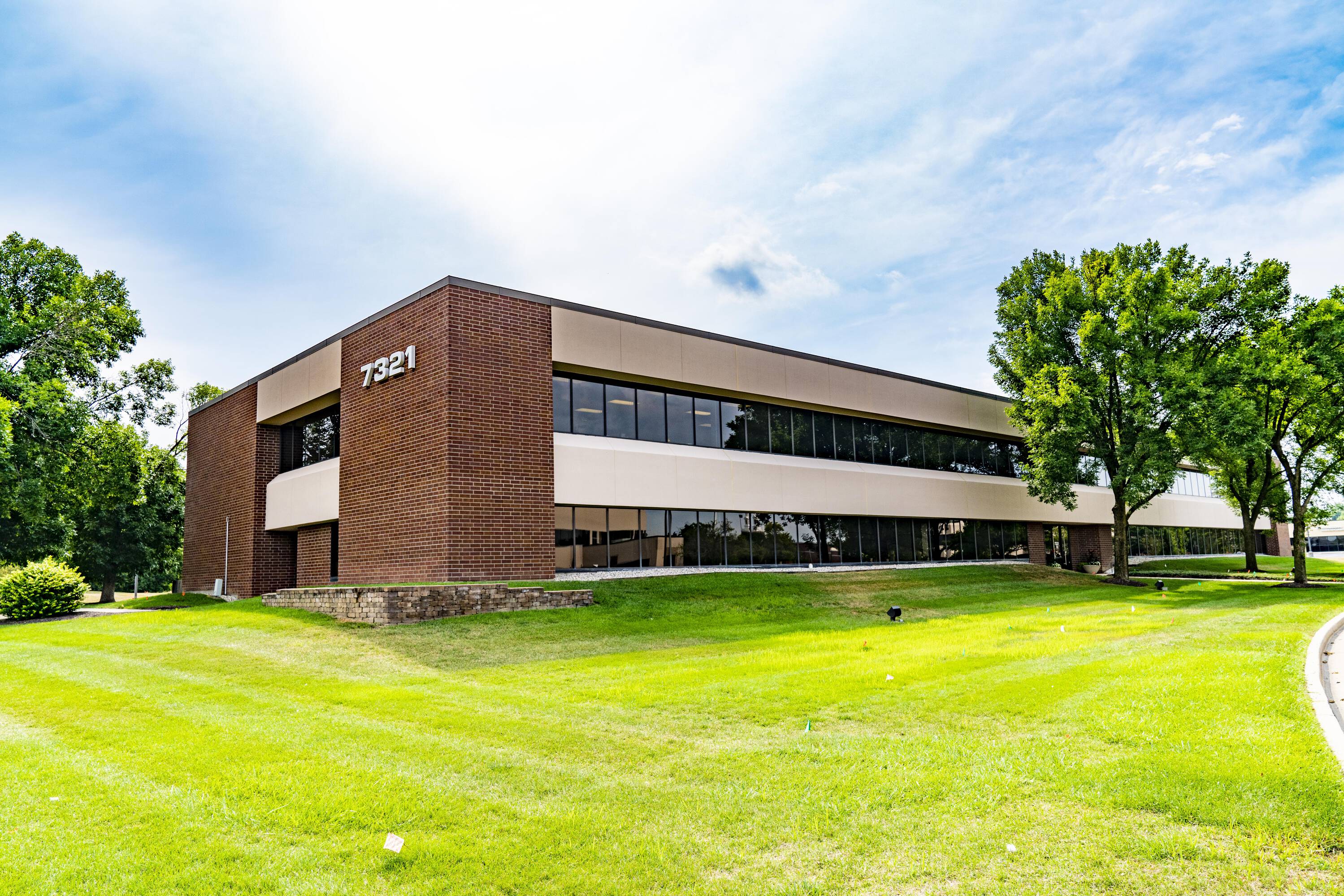 7321 Shadeland Station Way, Indianapolis, IN 46256 | Crexi.com