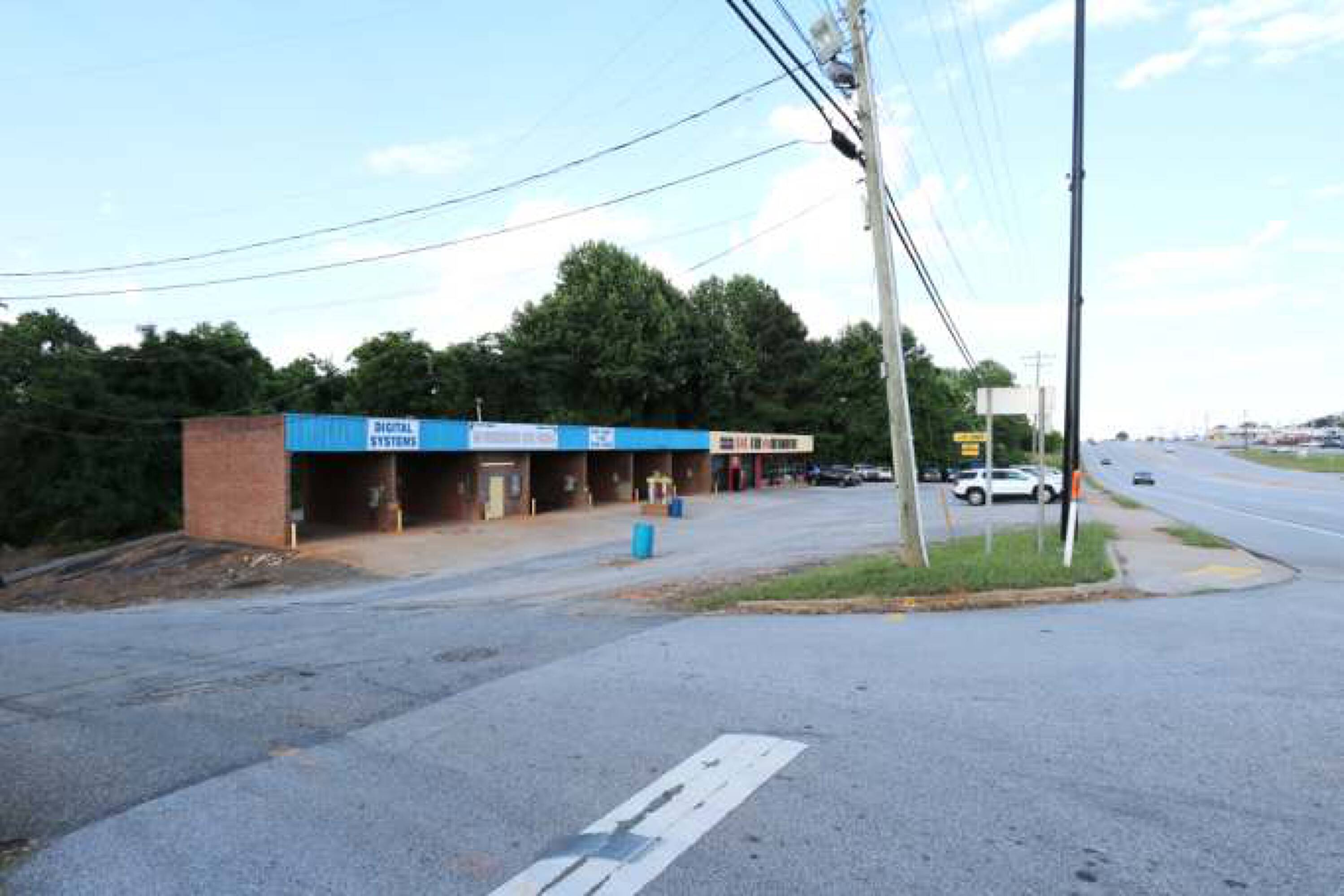 14730 E WADE HAMPTON BLVD Greer SC 29651-1472 APN: 9-03-09-009.02 ...