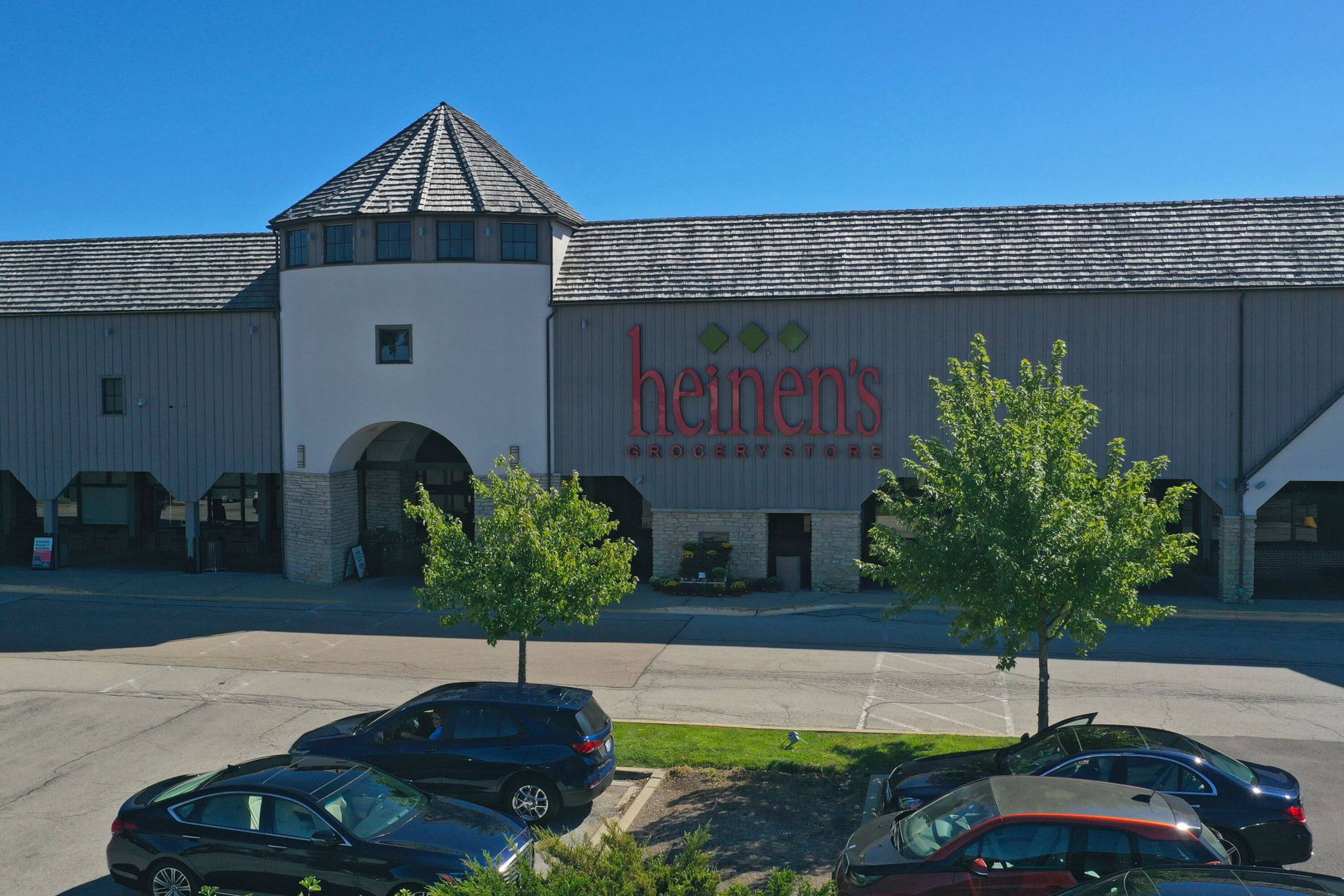 2501 WAUKEGAN RD Bannockburn IL 60015-1569 APN: 16-17-310-006 | Crexi.com