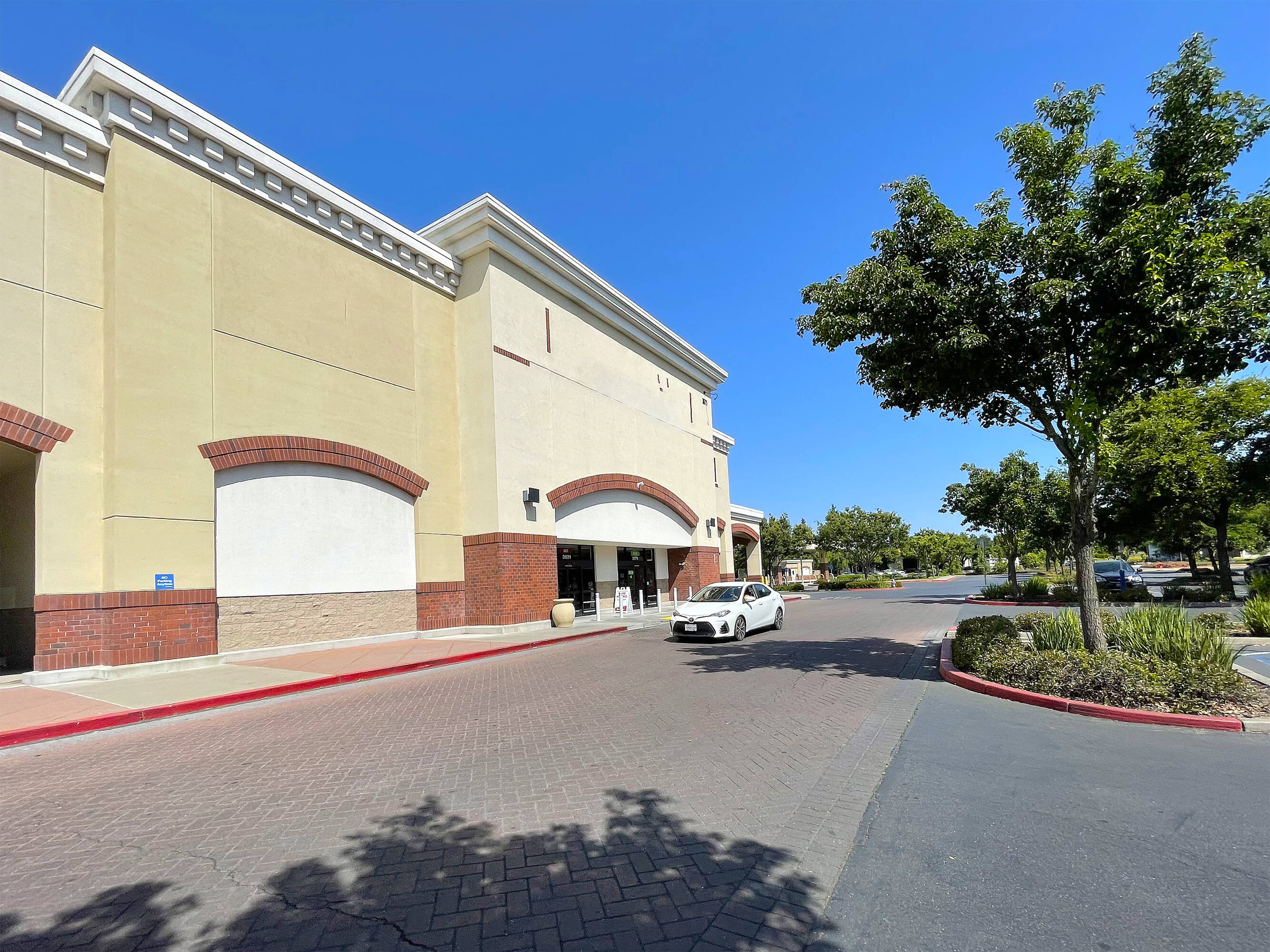 3671 N FREEWAY BLVD Sacramento CA 95834-2902 APN: 225-2110-010-0000 ...