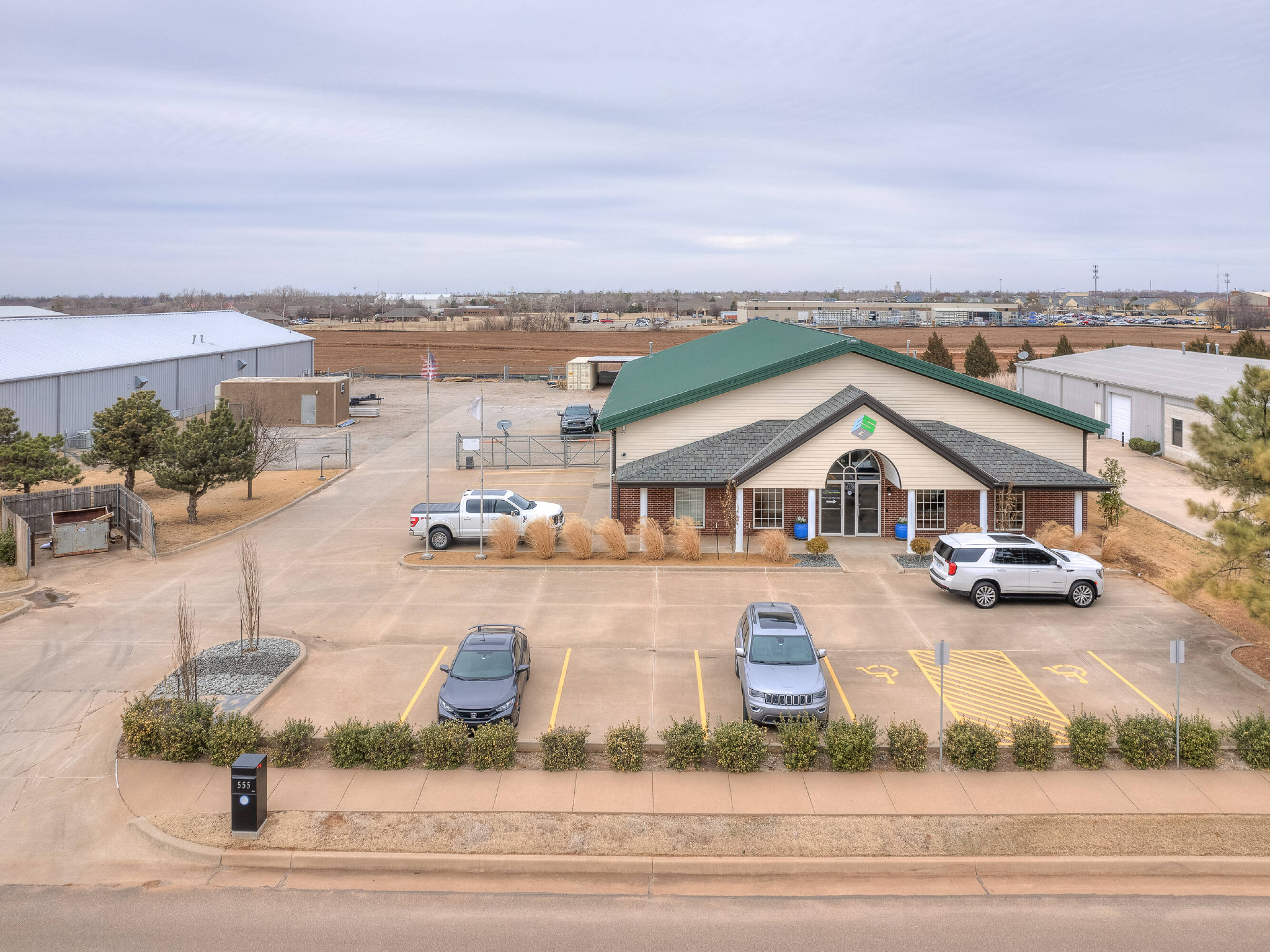 555 ENTERPRISE DR Edmond OK 73013-3670 APN: R182499010 | Crexi.com