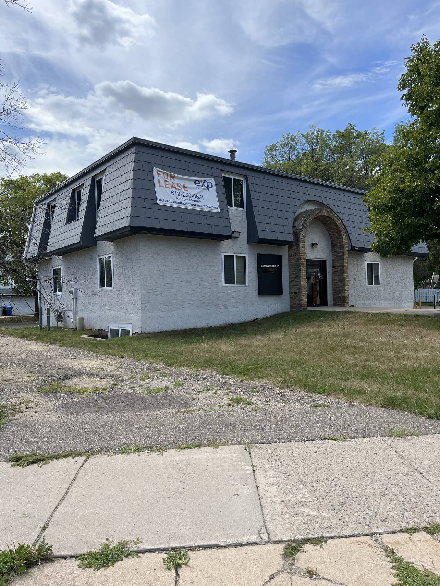 2301 Woodbridge St, Roseville, MN 55113 | Crexi.com