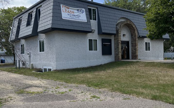 2301 Woodbridge St, Roseville, MN 55113 | Crexi.com