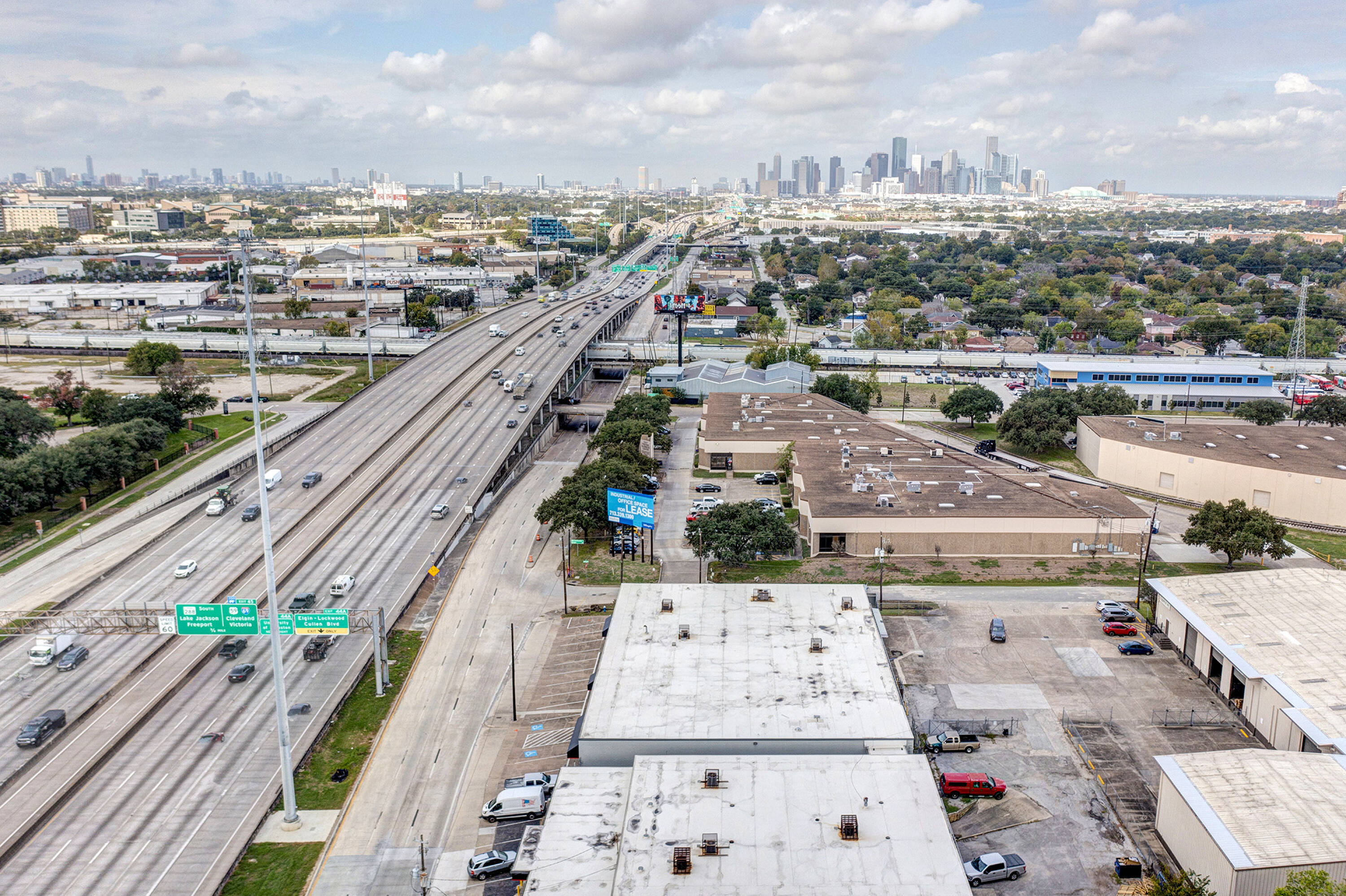 5001 Gulf Fwy, Houston, TX 77023 | Crexi.com