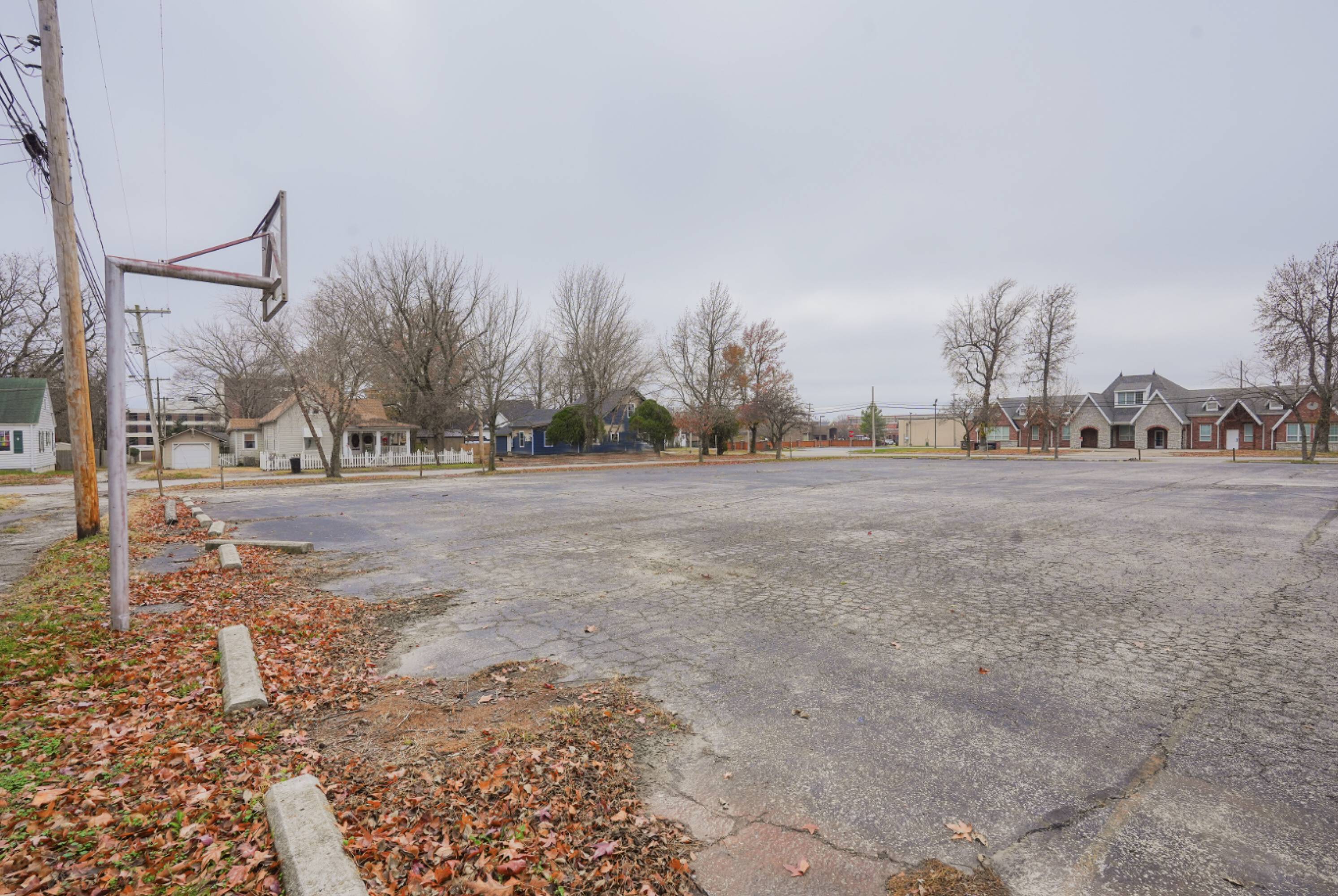 1616 N ROBBERSON AVE Springfield MO 65803-2843 APN: 1312320008 | Crexi.com