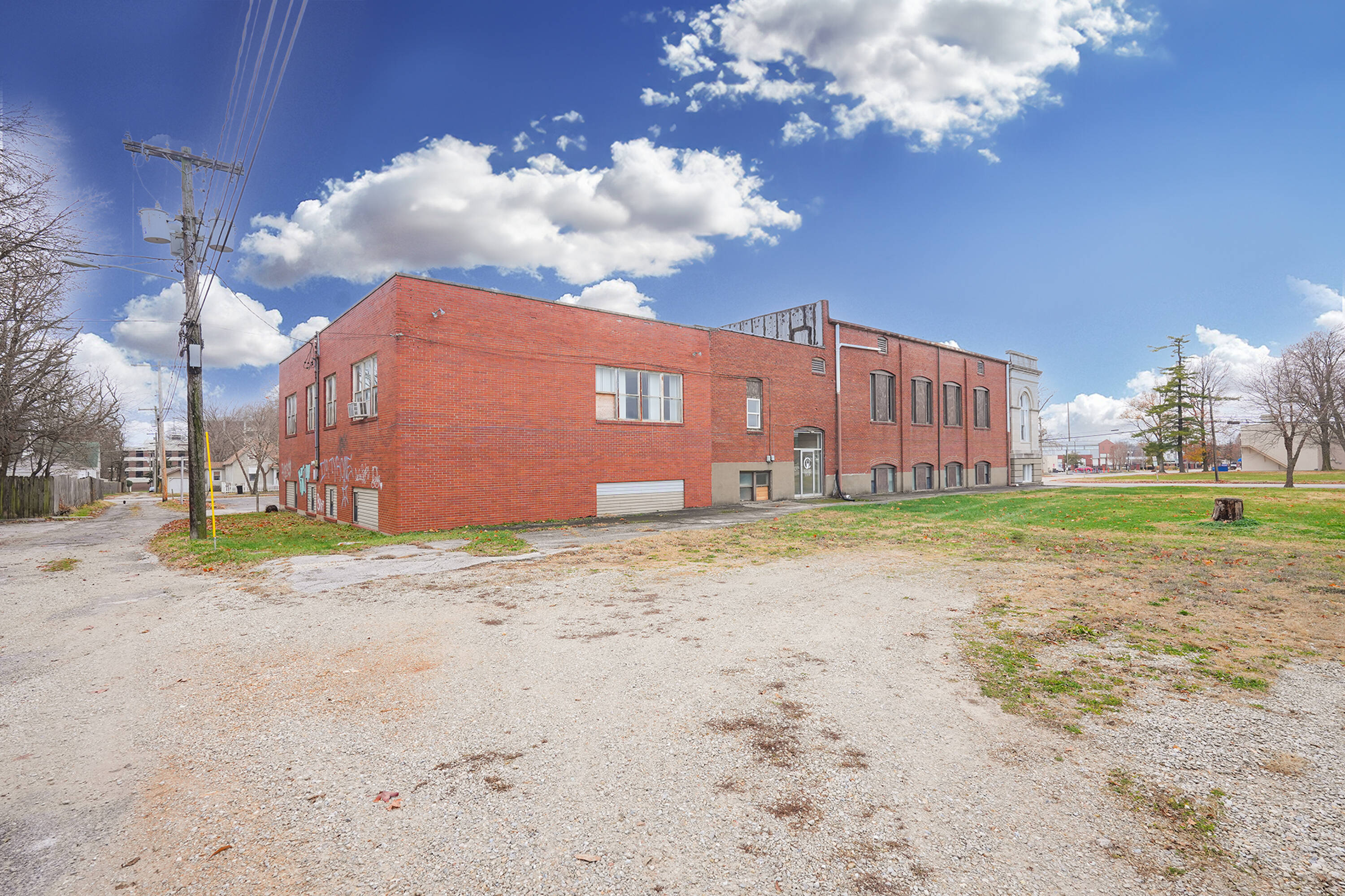 1616 N ROBBERSON AVE Springfield MO 65803-2843 APN: 1312320008 | Crexi.com