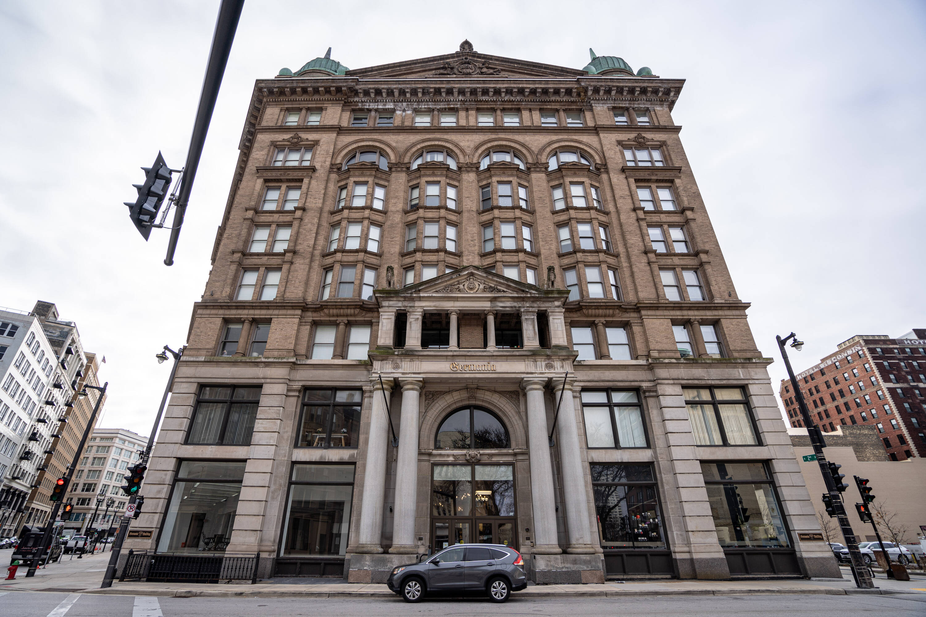 135 W Wells St, Milwaukee, WI 53203 | Crexi.com