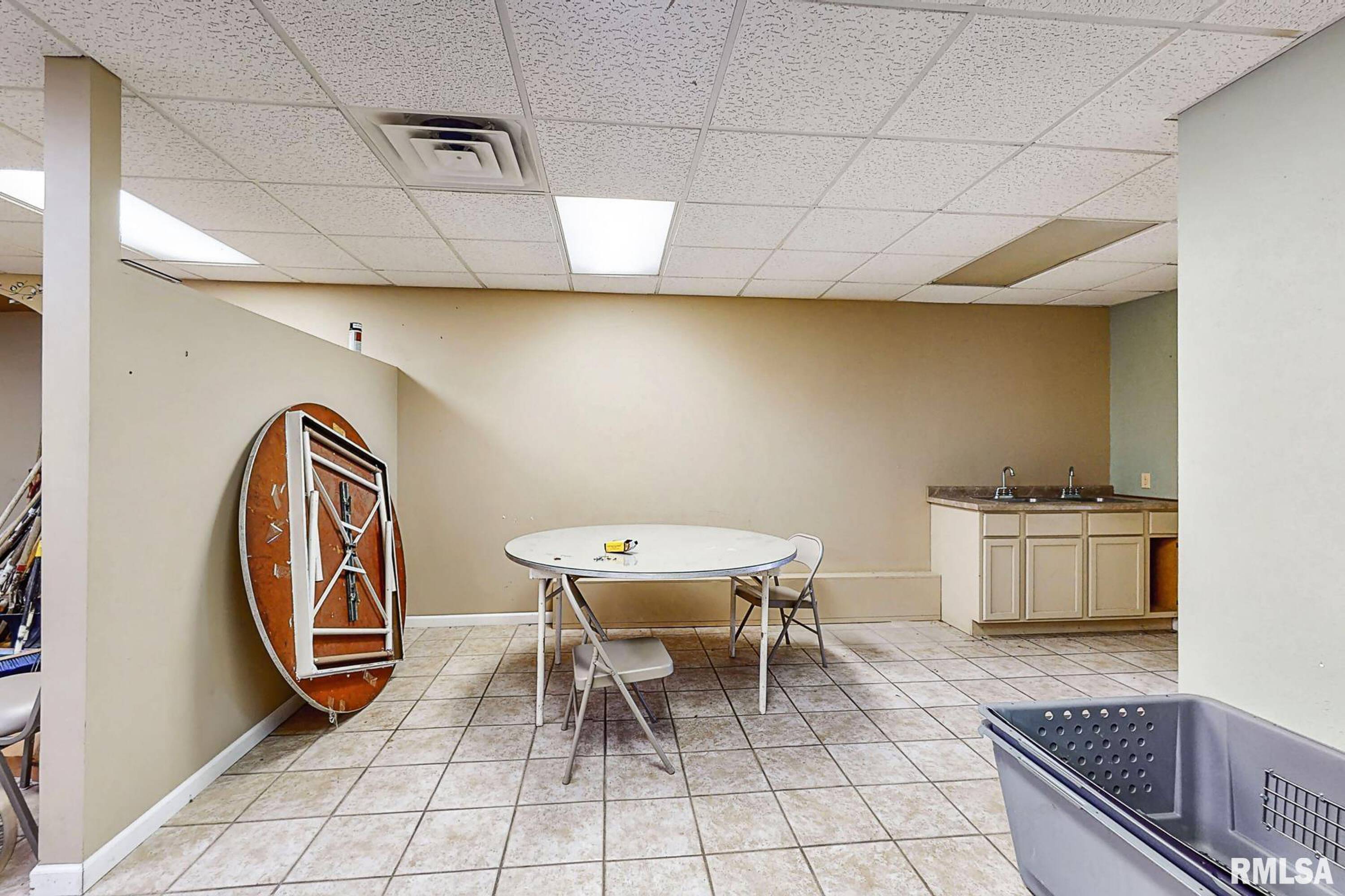 3129 N Prospect Rd, Peoria, IL 61603 | Crexi.com