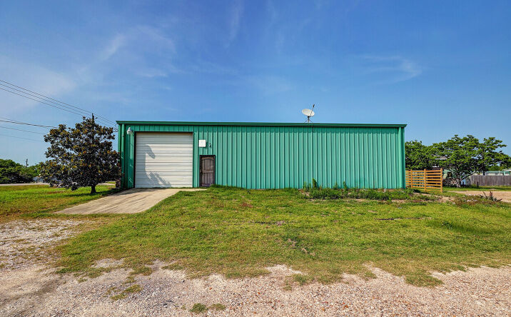 635 9th St, San Leon, TX 77539 | Crexi.com