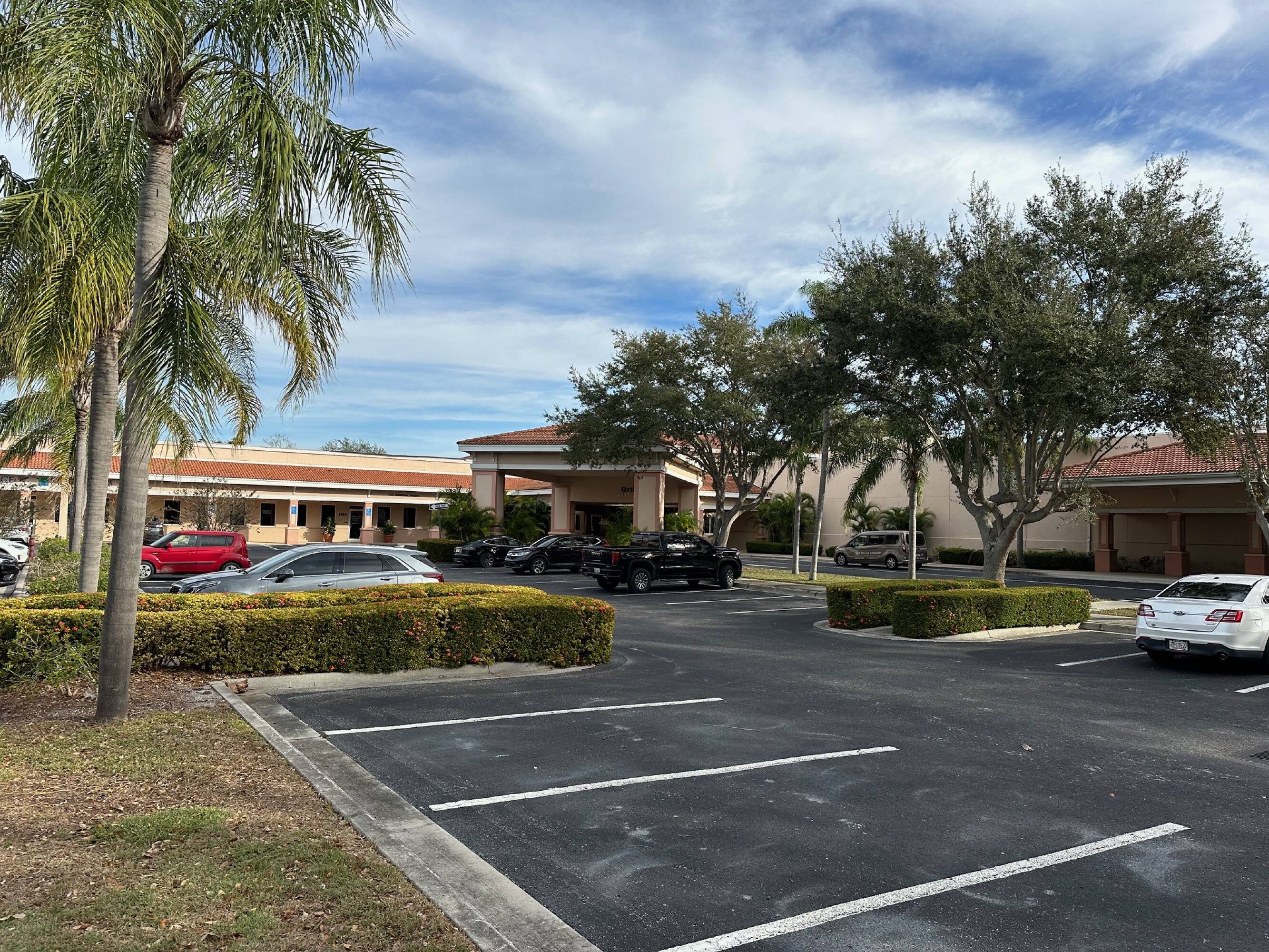 4937 CLARK RD Sarasota FL 34233-3241 APN: 0092151002 | Crexi.com