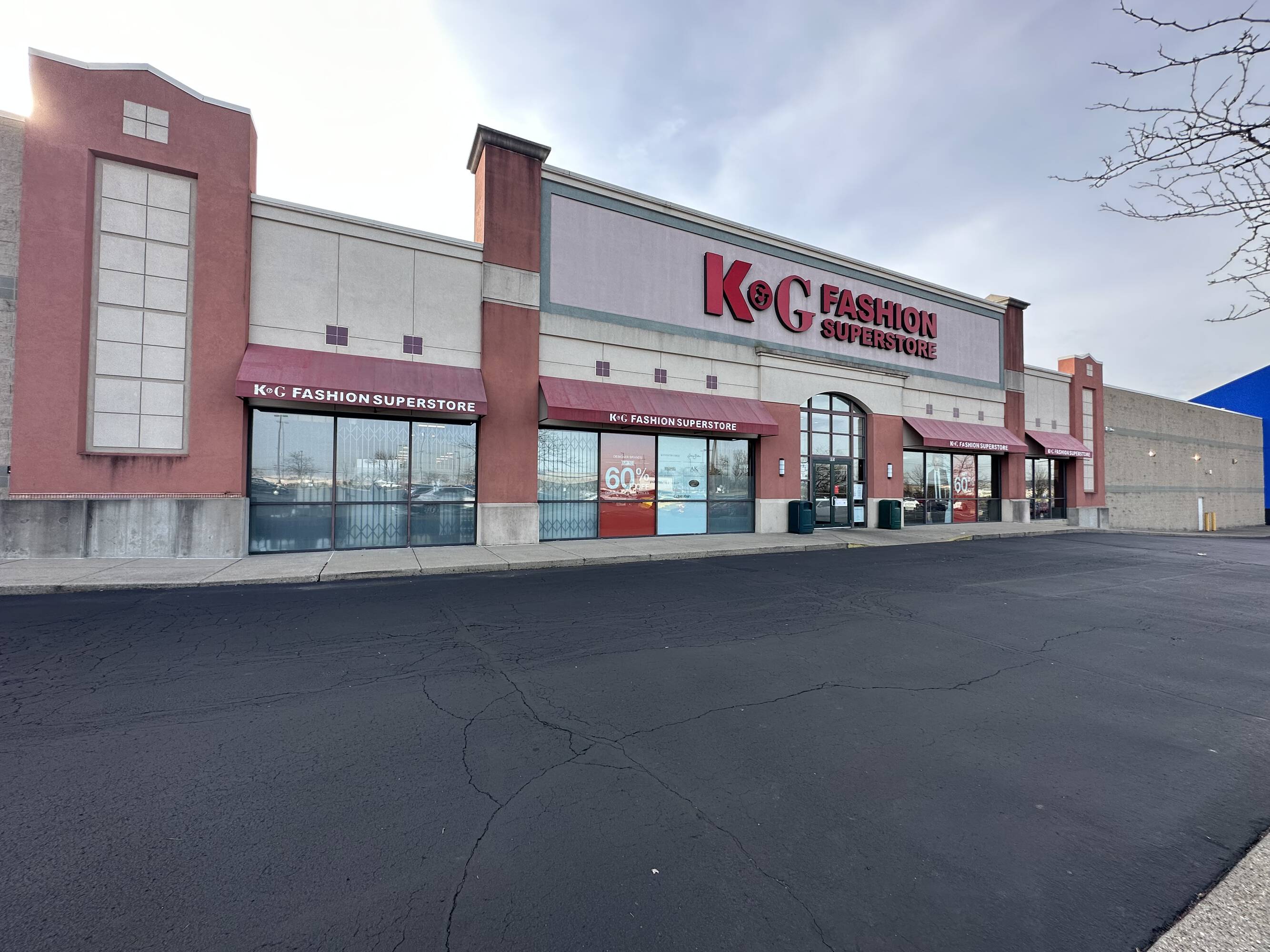 865-895 E Kemper Rd, Cincinnati, OH 45246 | Crexi.com