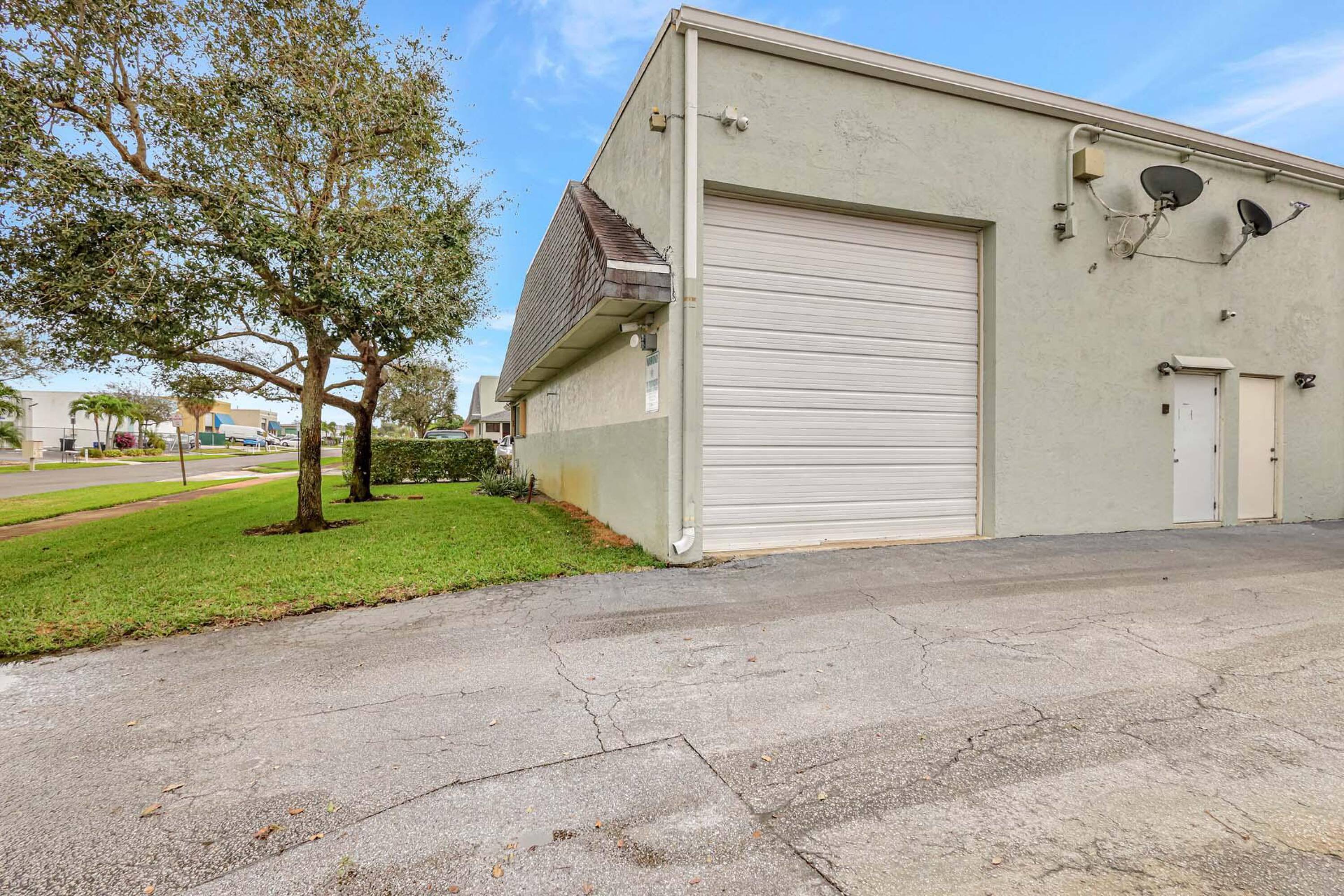1338 S Killian Dr, Lake Park, FL 33403 | Crexi.com