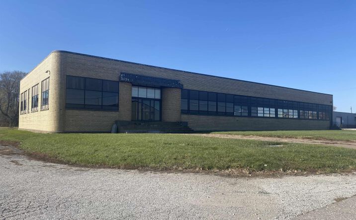 960 S ROLFF Street, Davenport, IA 52802 | Crexi.com