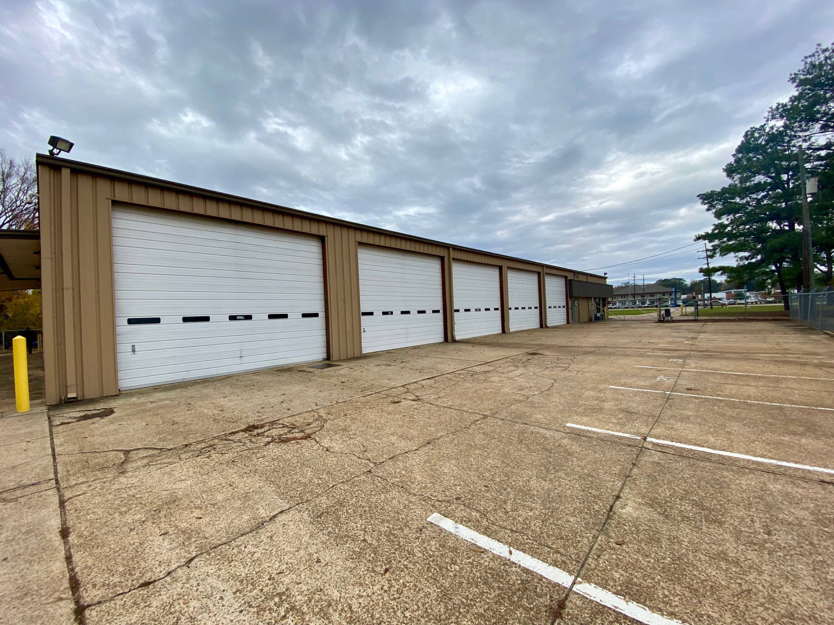 71301 N BOLTON AV Alexandria LA 71301-7447 APN: 2401535092000601 ...