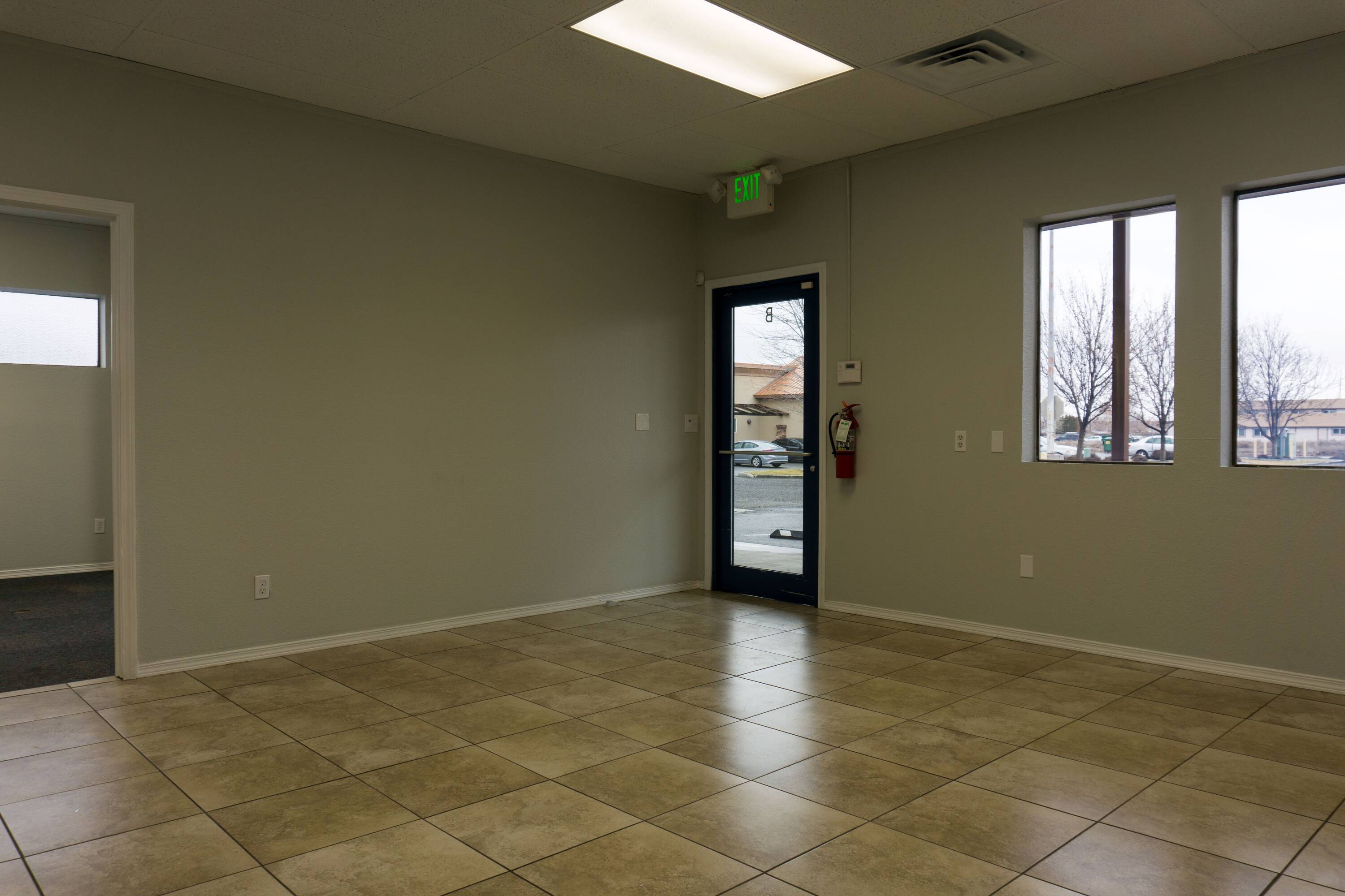 8620 W GAGE BLVD Kennewick WA 99336-1035 APN: 130993000005004 | Crexi.com