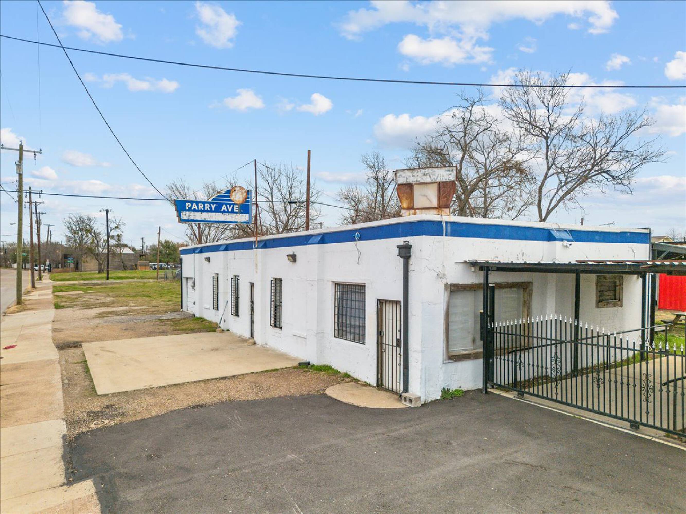 4323 PARRY AVE Dallas TX 75223 APN: 001076001405A0000 | Crexi.com