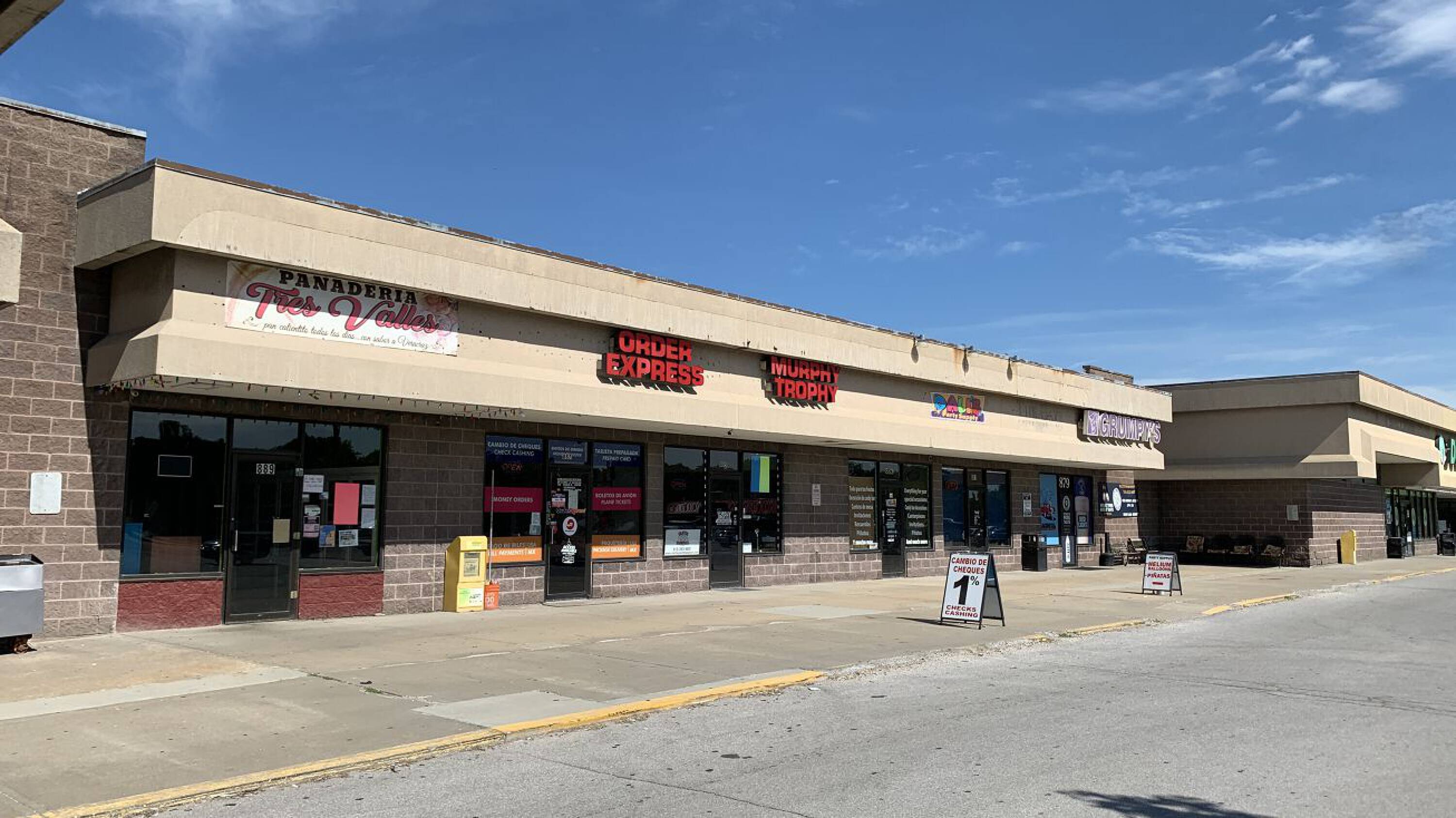 873 S Parker St, Olathe, KS 66061 | Crexi.com