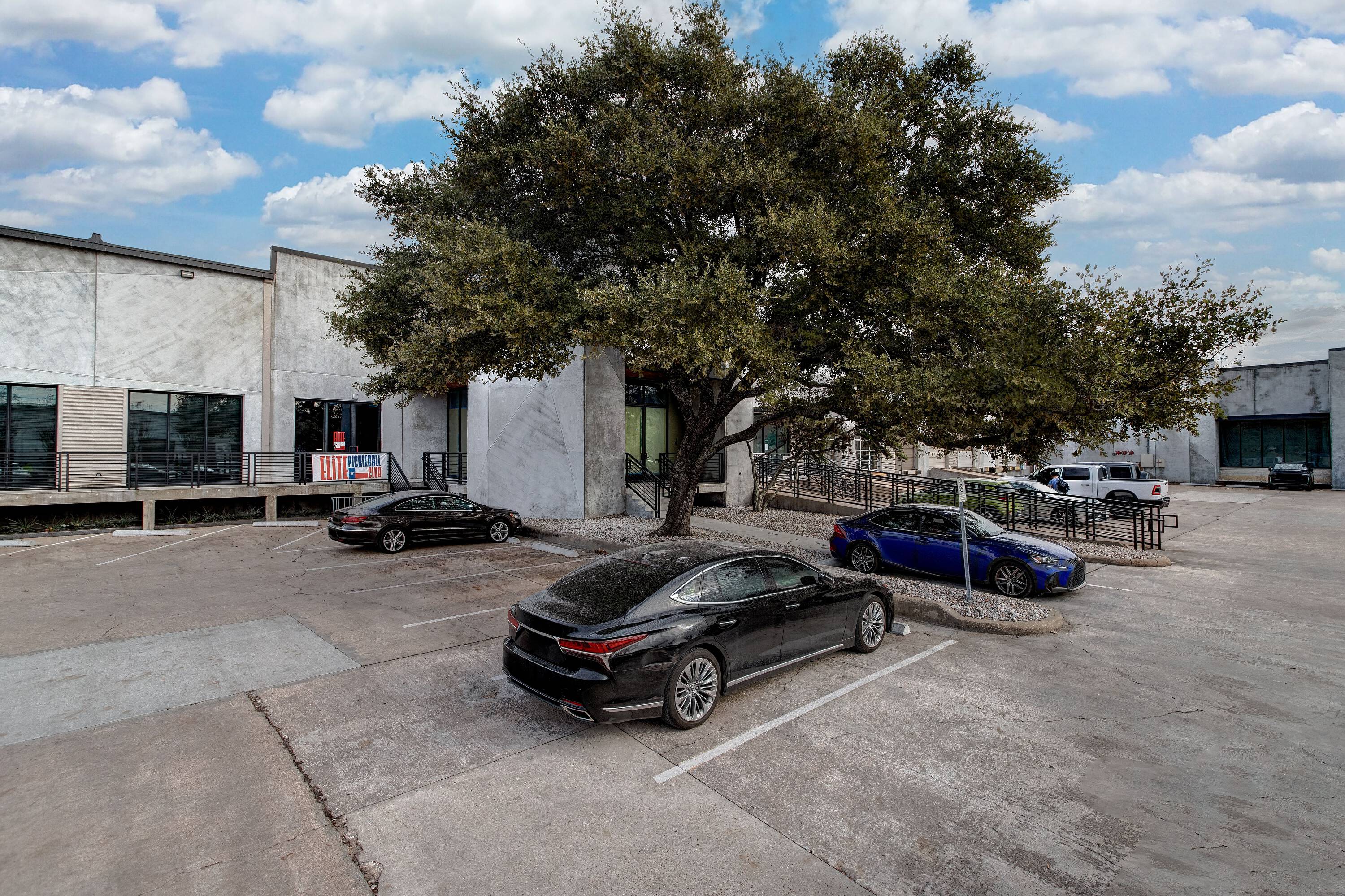 600 W 6th St, Houston, TX 77007 | Crexi.com