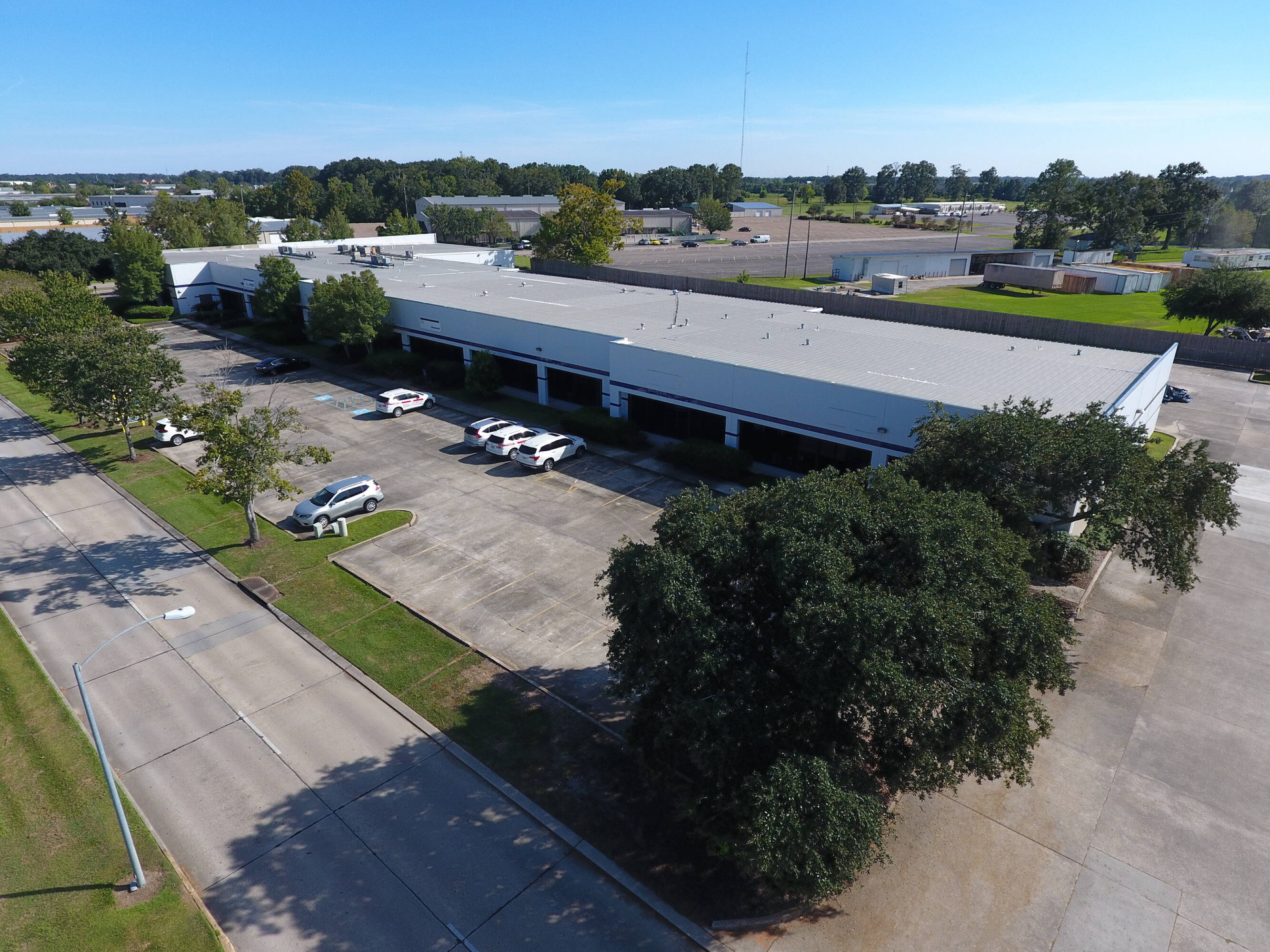 11200 INDUSTRIPLEX BLVD Baton Rouge LA 70809-4112 APN: 256781 | Crexi.com