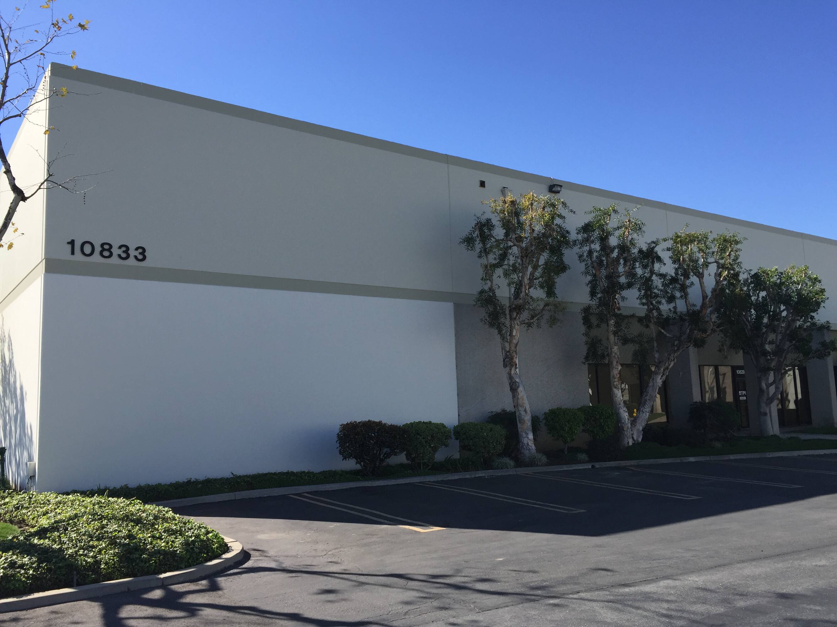 10825 SHOEMAKER AVE Santa Fe Springs CA 90670-4530 APN: 8011-016-016 ...