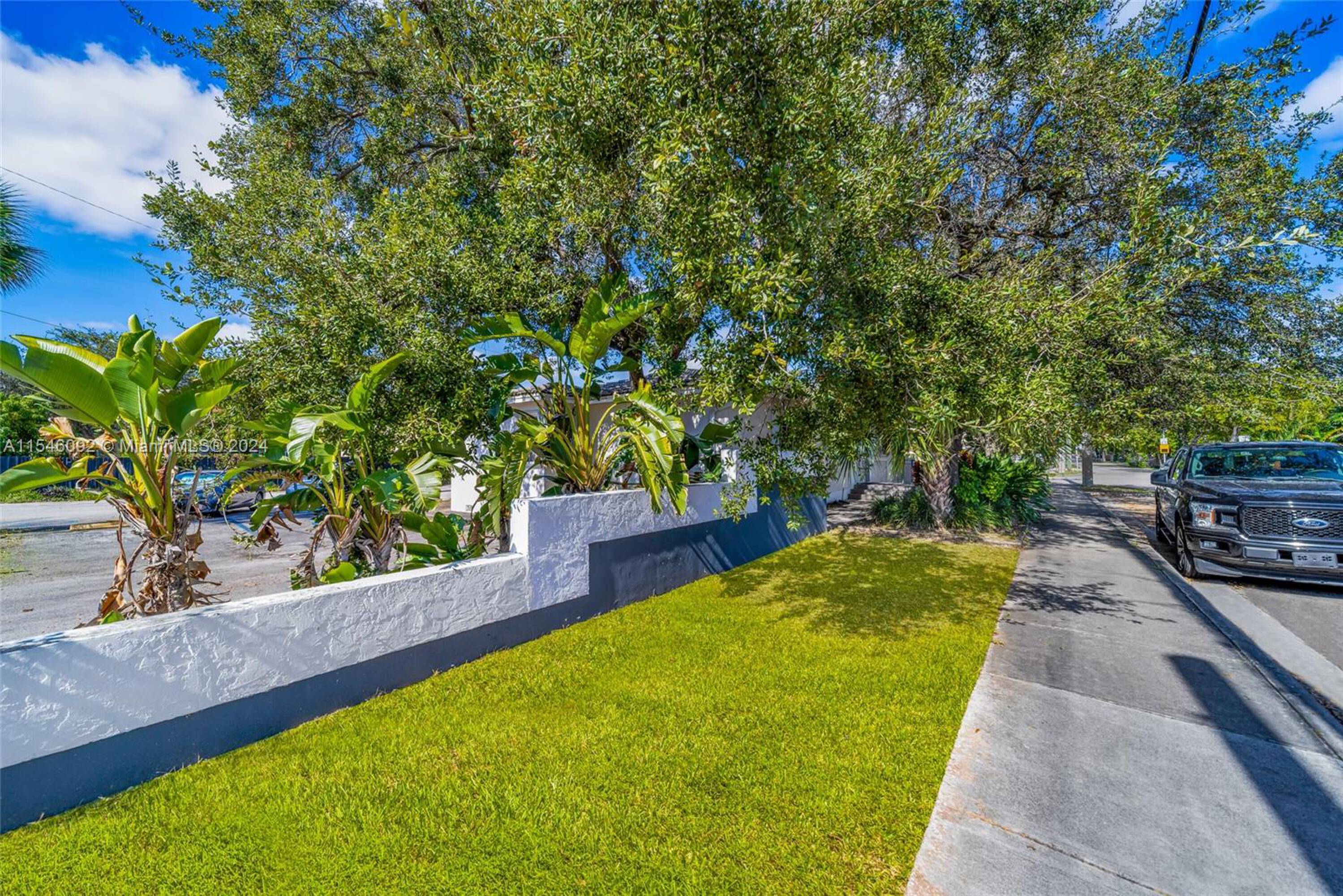 12540 NE 8th Ave, North Miami, FL 33161 | Crexi.com