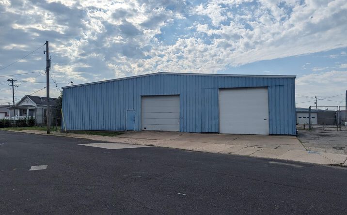 208 SW Center St, Peoria, IL 61605 | Crexi.com