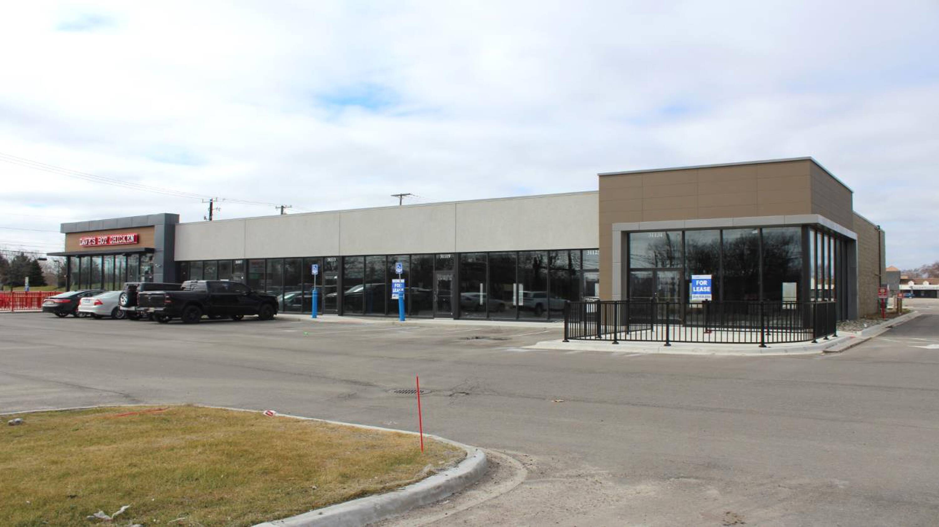 5815-5847 E Thirteen Mile Rd, Warren, MI 48092 | Crexi.com