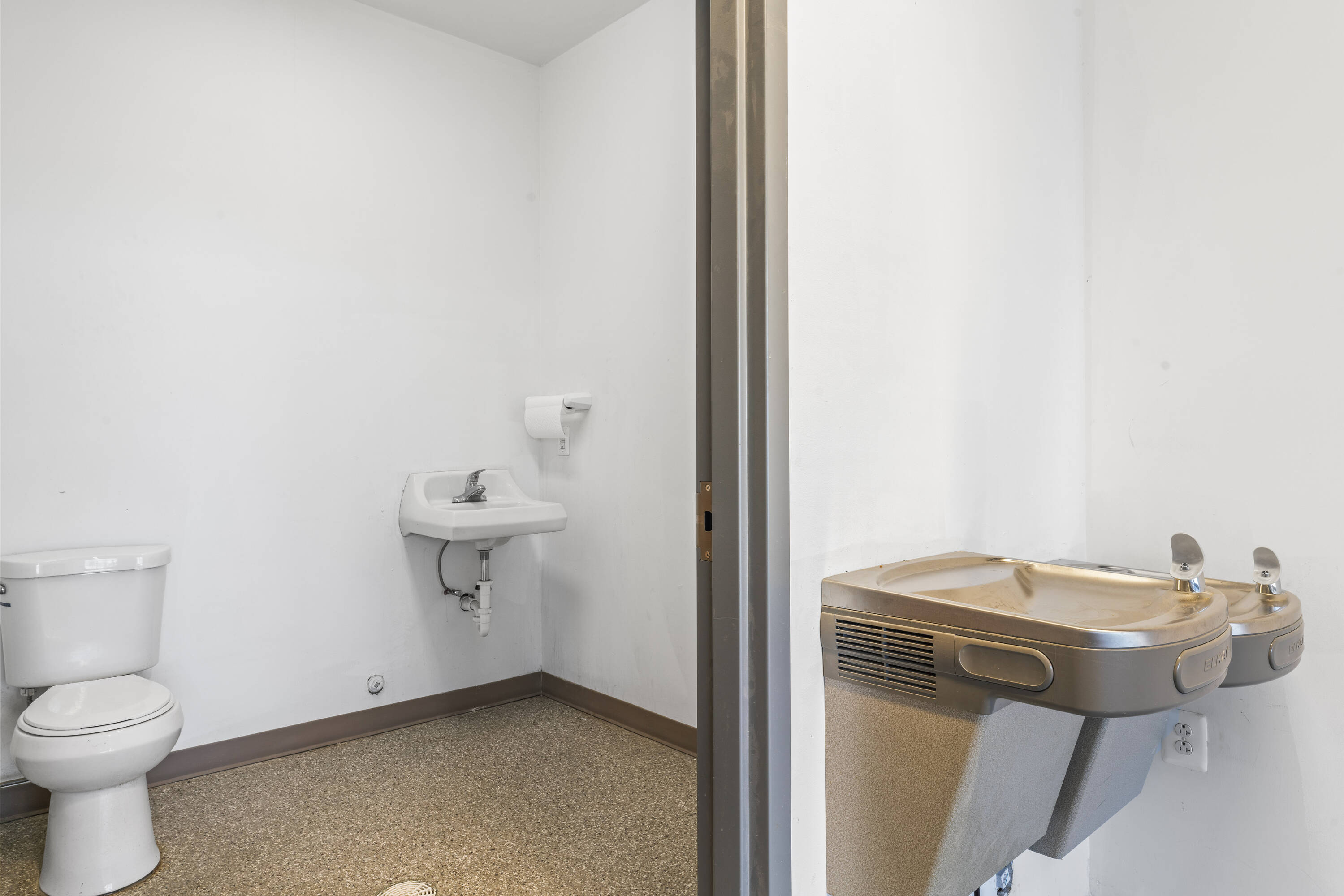 44810 OLD OX RD Sterling VA 20166-2530 APN: 045153217000 | Crexi.com