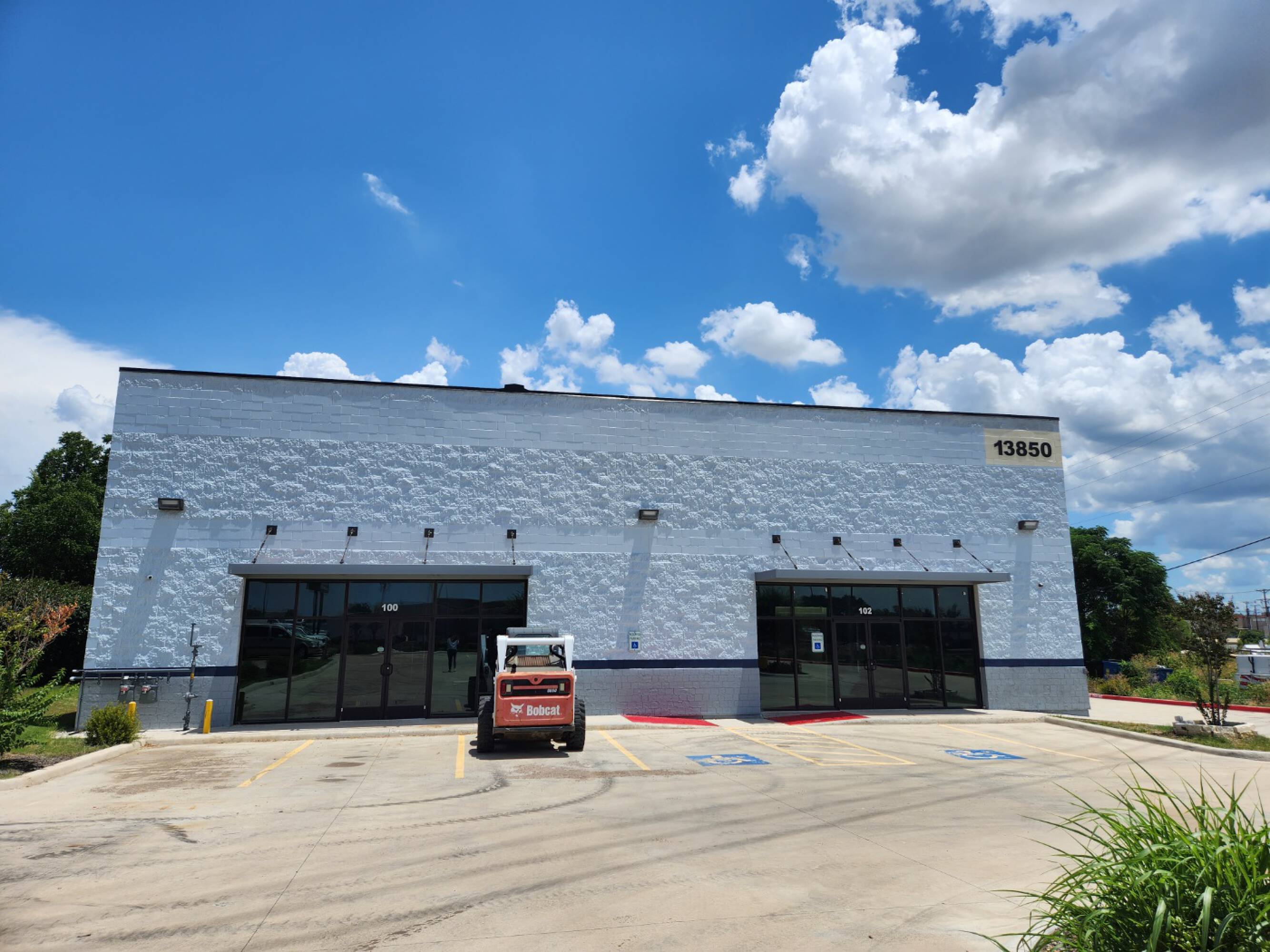 13850 N Stemmons Fwy, Farmers Branch, TX 75234 | Crexi.com