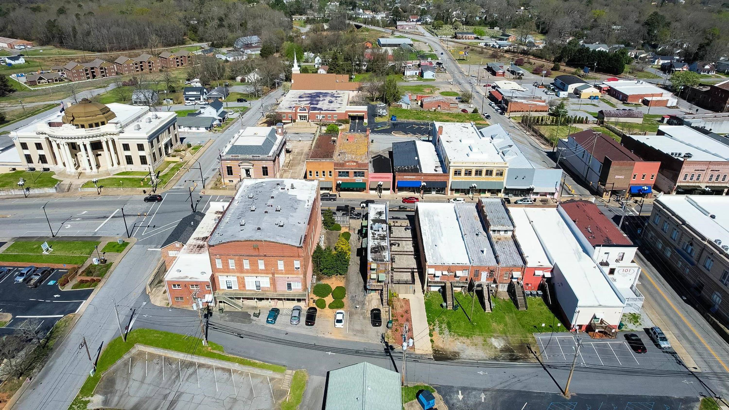 215 E MAIN ST Union SC 29379-2326 APN: 073-20-03-008 000 | Crexi.com