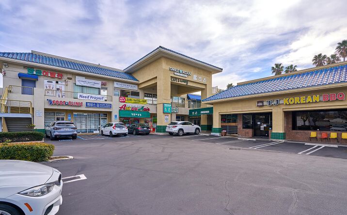 17643 Sherman Way #201, Van Nuys, CA 91406 | Crexi.com