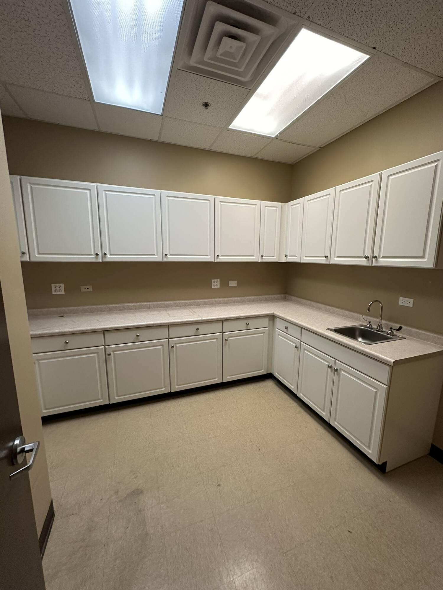 115 W Irving Park Rd, Streamwood, IL 60107 | Crexi.com