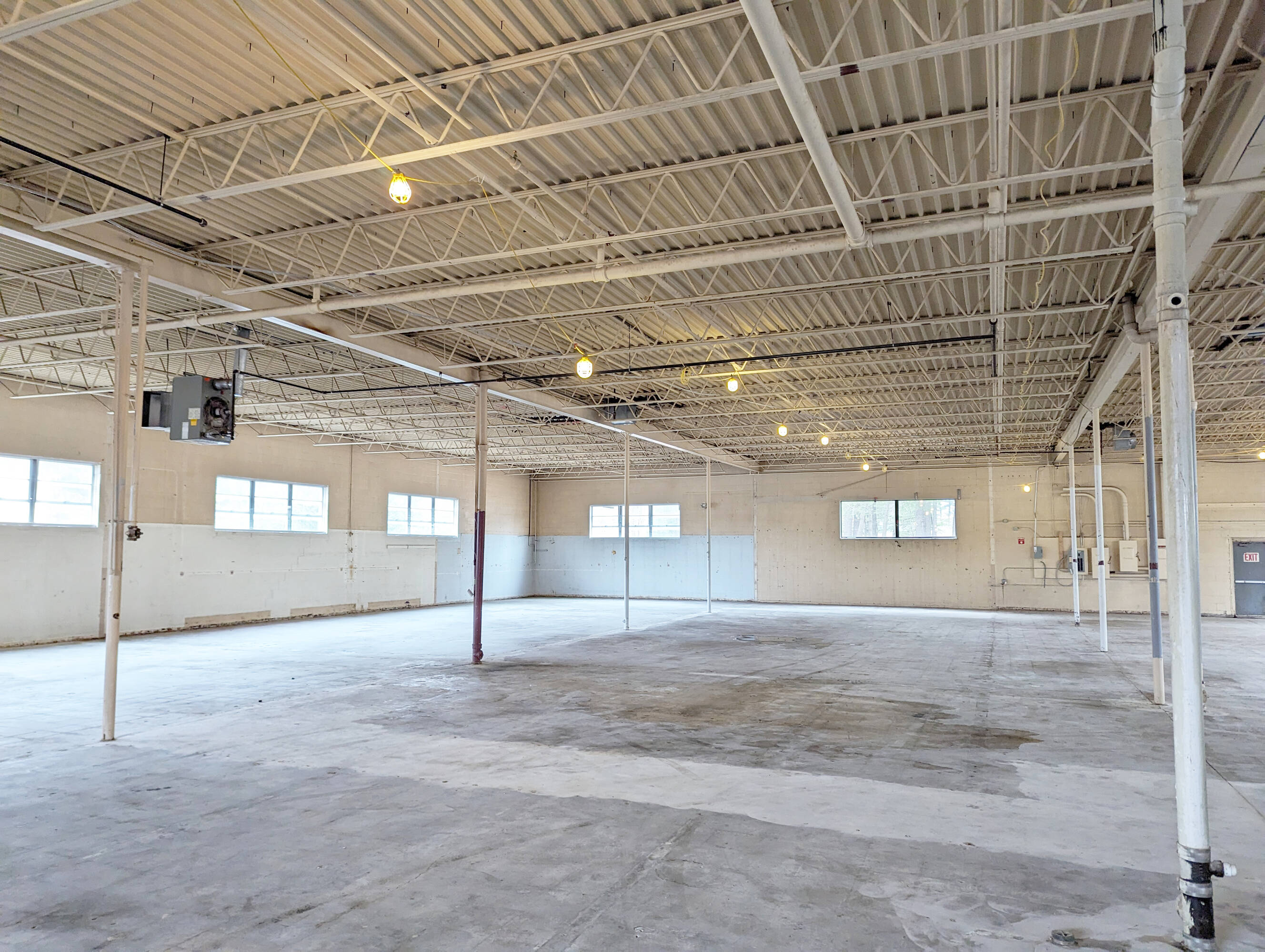 237 MAIN DUNSTABLE RD Nashua NH 03062-1904 APN: NASH M:E L:01502 ...