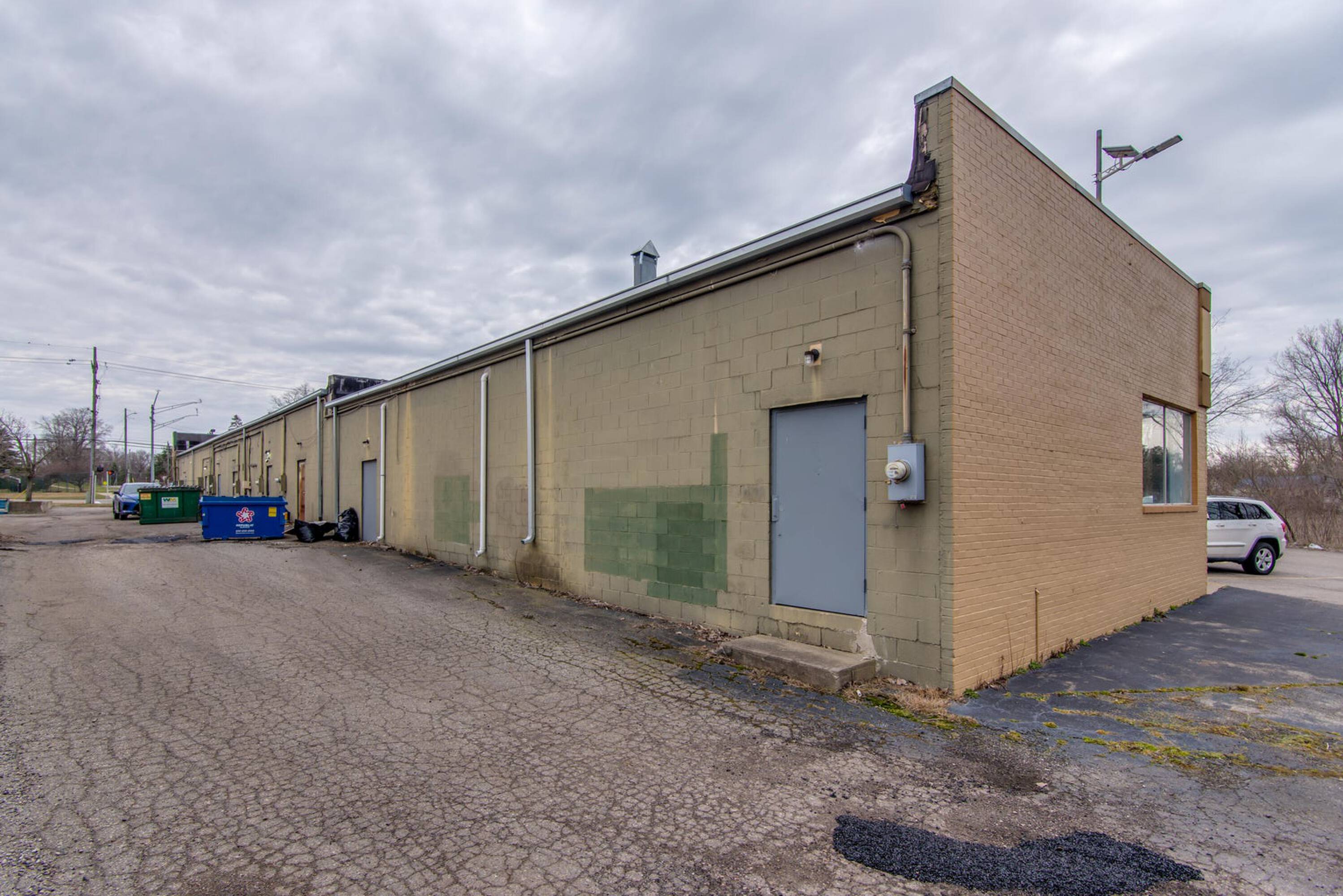 5574 Cooley Lake Rd, Waterford Twp, MI 48327 | Crexi.com