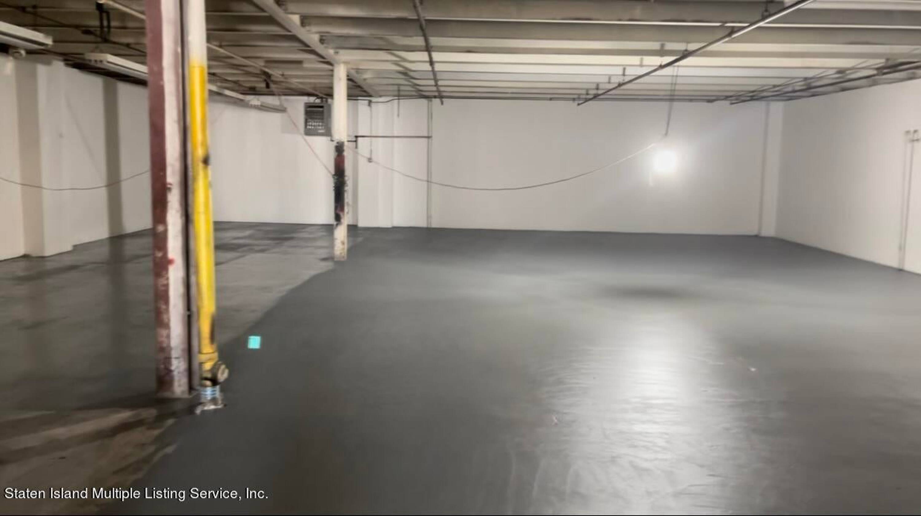 112 INDUSTRIAL LOOP Staten Island NY 10309-1120 APN: 57206171 | Crexi.com