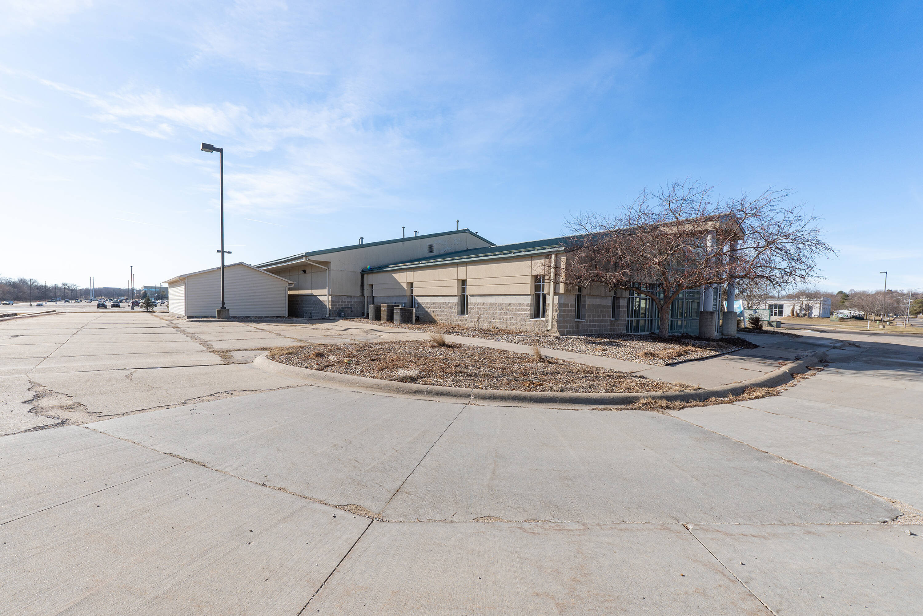 11707 Stonegate Cir, Omaha, NE 68164 | Crexi.com