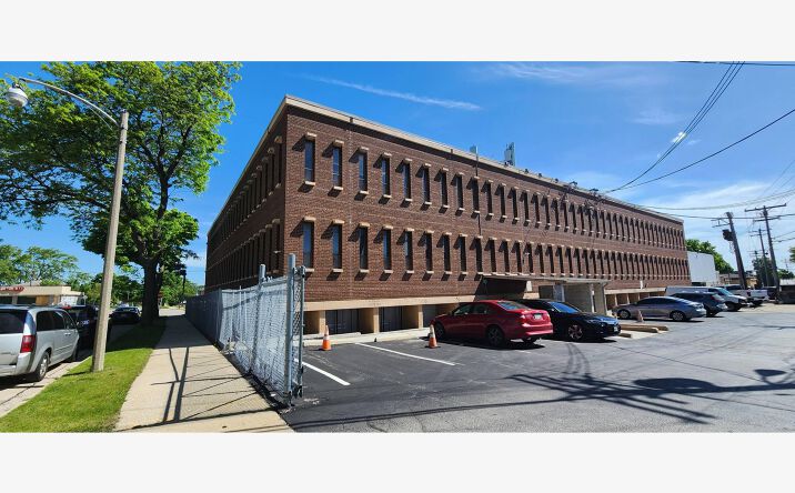 6815 W Capitol Dr, Milwaukee, WI 53216 | Crexi.com