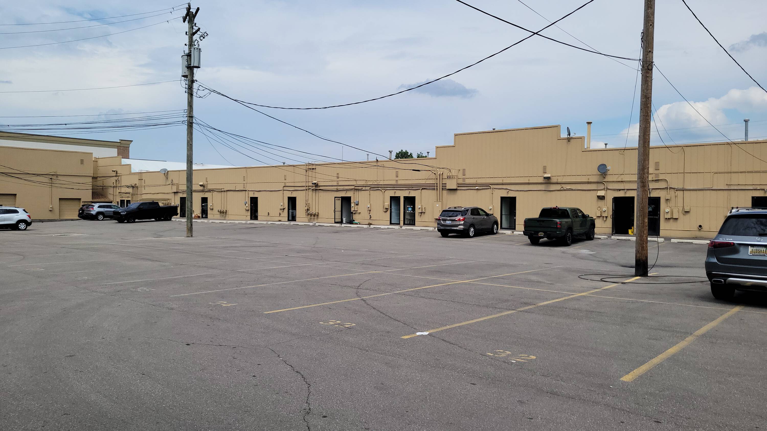 28859 Orchard Lake Rd, Farmington Hills, MI 48334 | Crexi.com