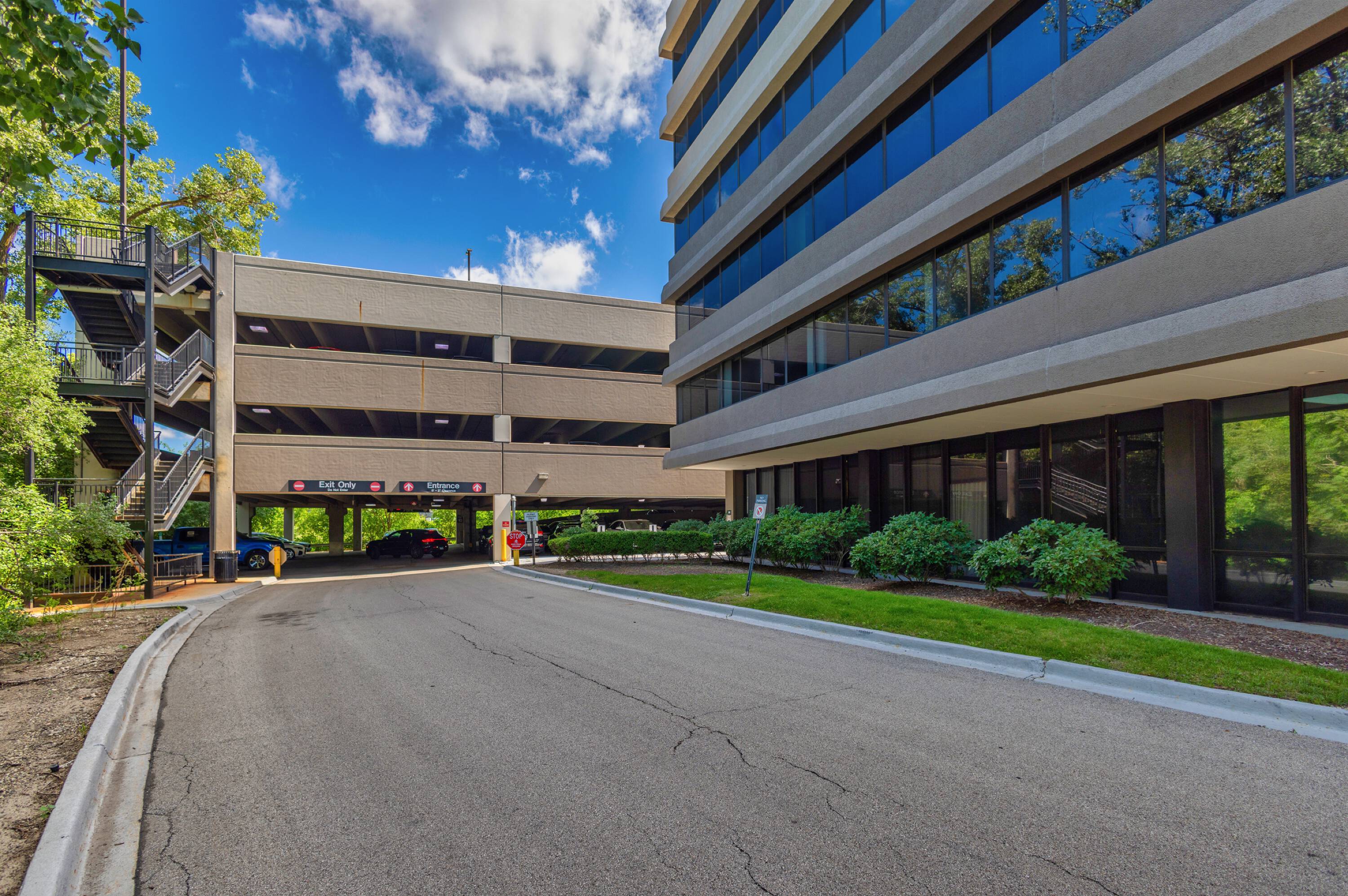 10400 W Higgins Rd, Rosemont, IL 60018 | Crexi.com