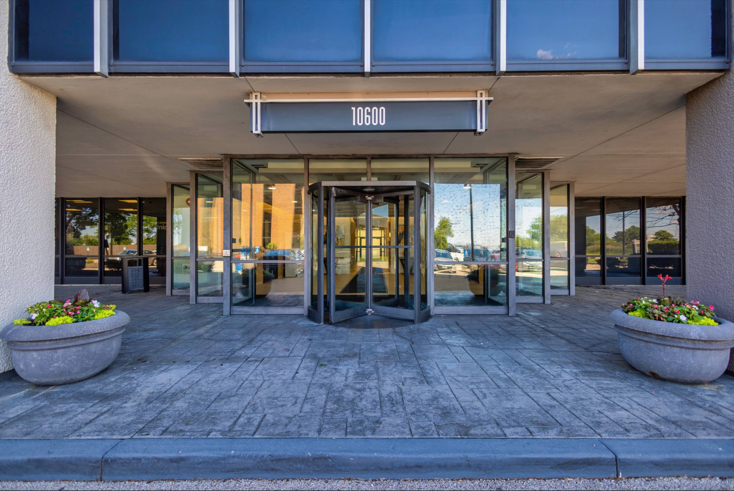 10600 W Higgins Rd, Rosemont, IL 60018 | Crexi.com