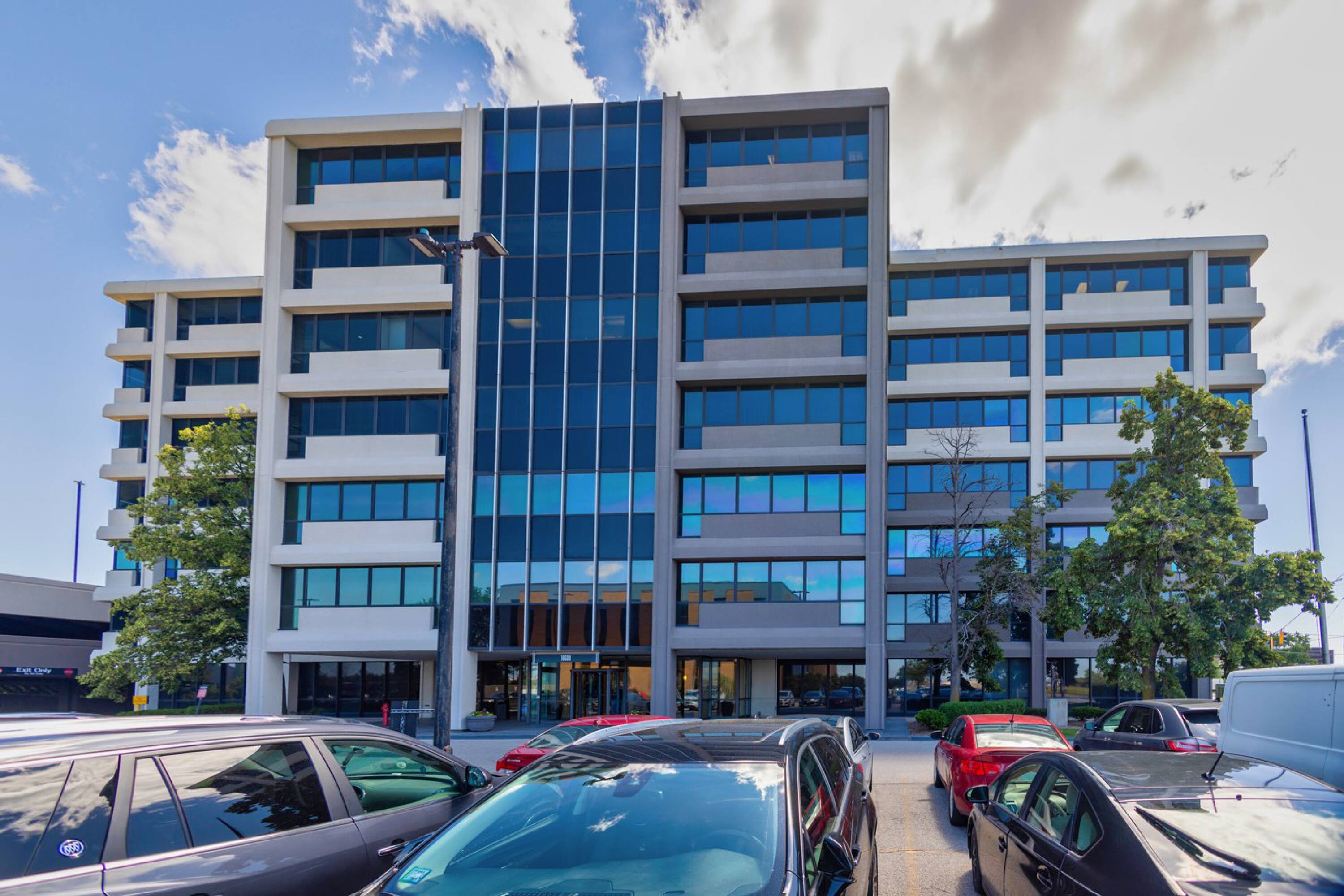 10600 W Higgins Rd, Rosemont, IL 60018 | Crexi.com