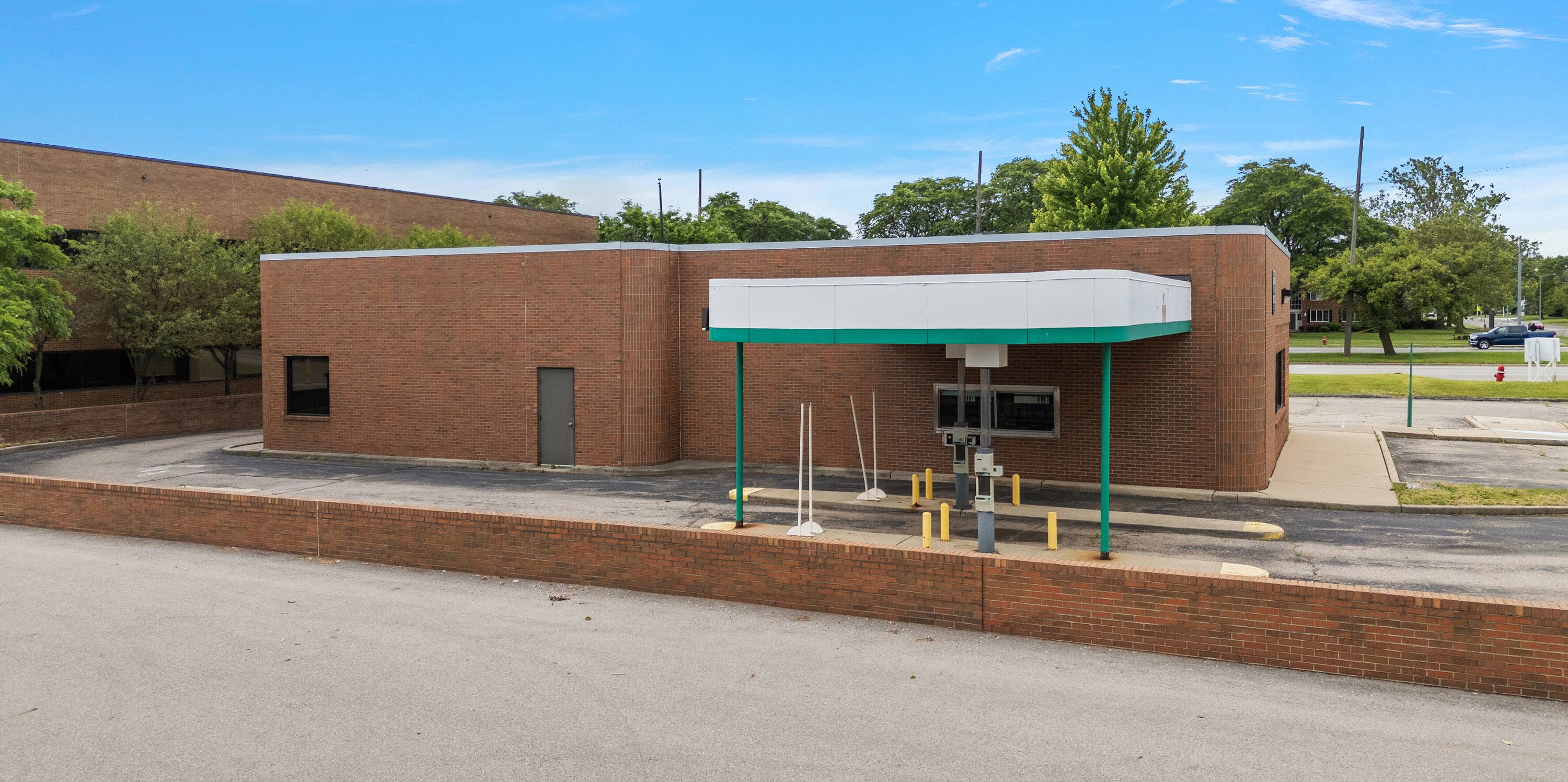 19601 Vernier Rd, Harper Woods, MI 48225 | Crexi.com