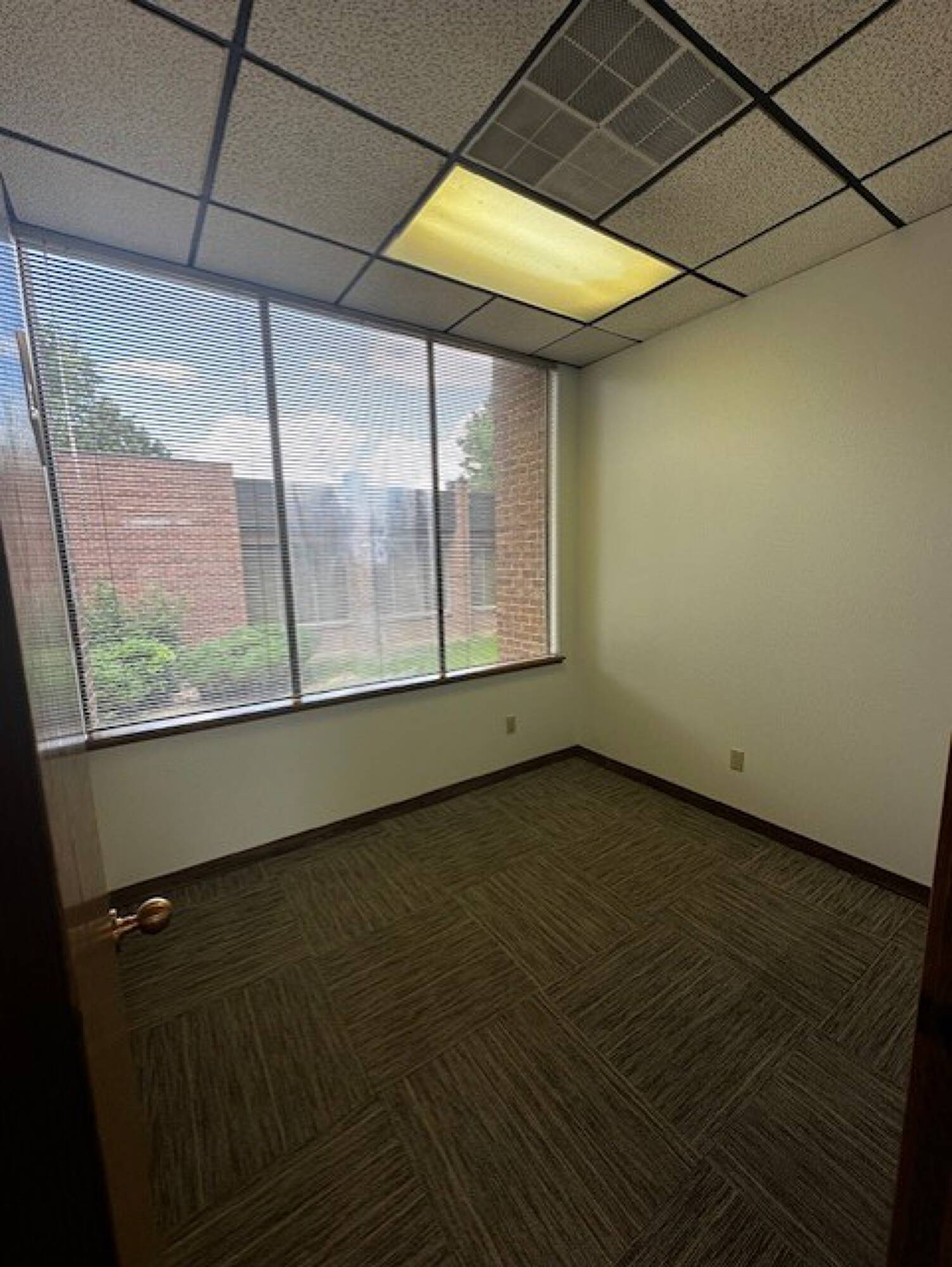 1233 Lake Plaza Dr, Colorado Springs, CO 80906 | Crexi.com