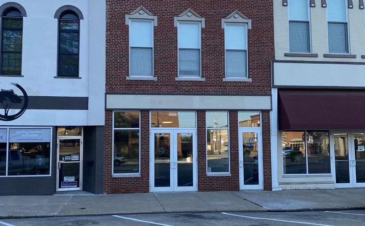 15 E SIDE Square, Canton, IL 61520 | Crexi.com