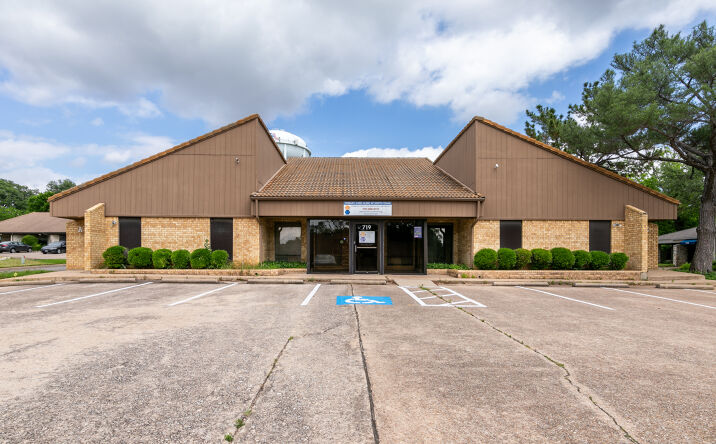 719 N Fielder Rd, Arlington, TX 76012 | Crexi.com